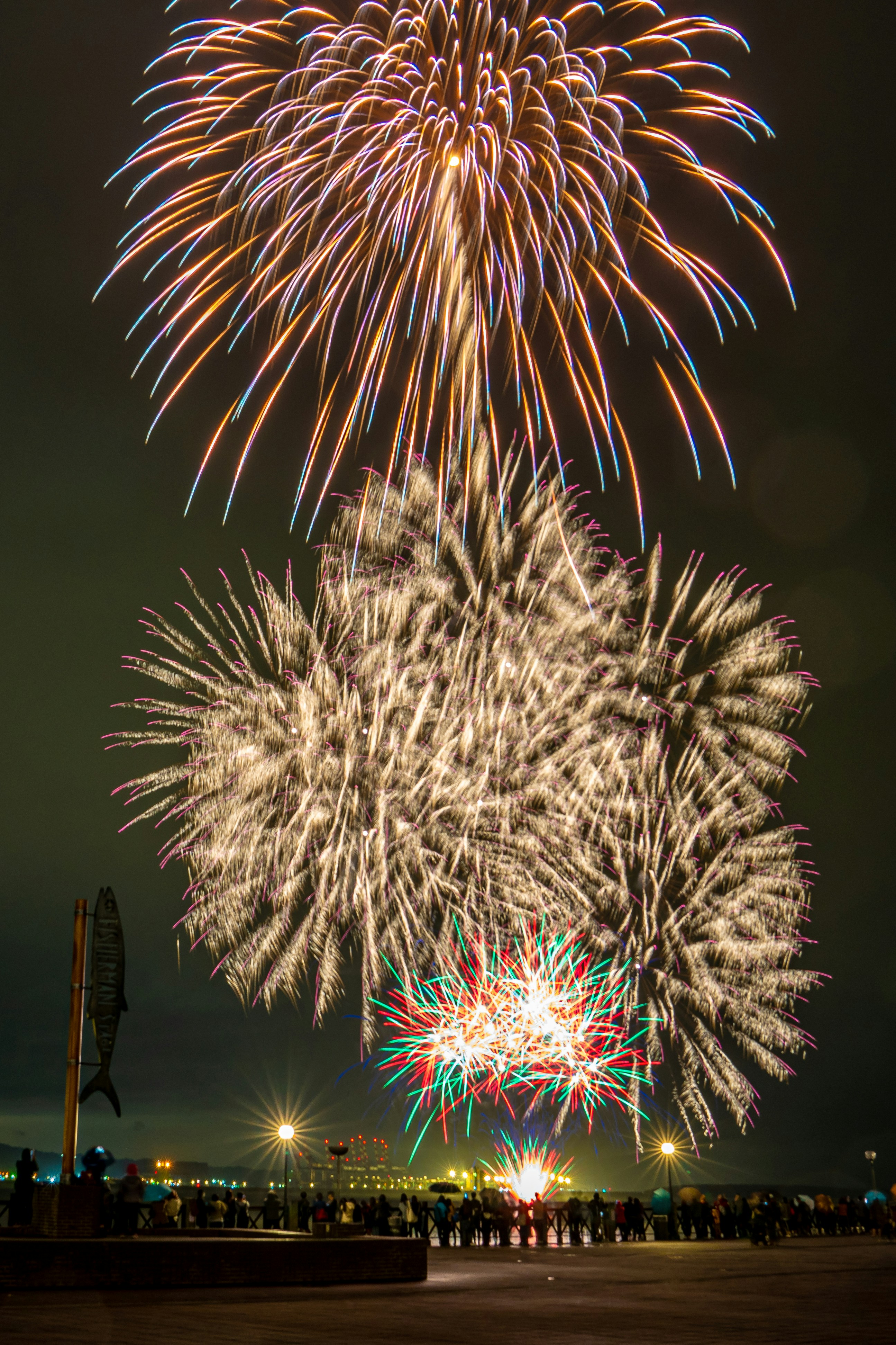 A bunch of fireworks that are in the sky photo – Free Fireworks Image ...