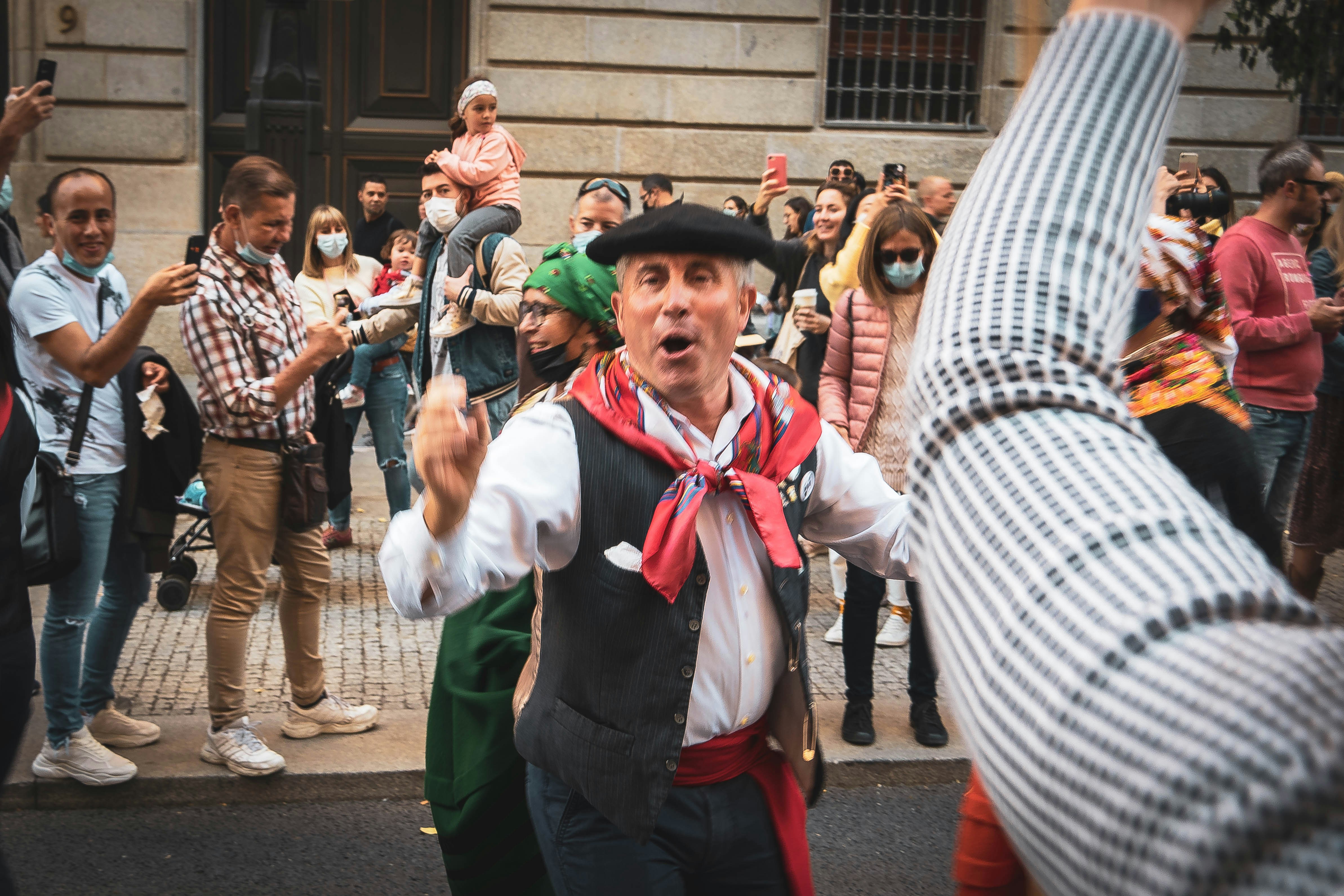 Midday Street Serenade: A Dapper Performer Sparks the Crowd