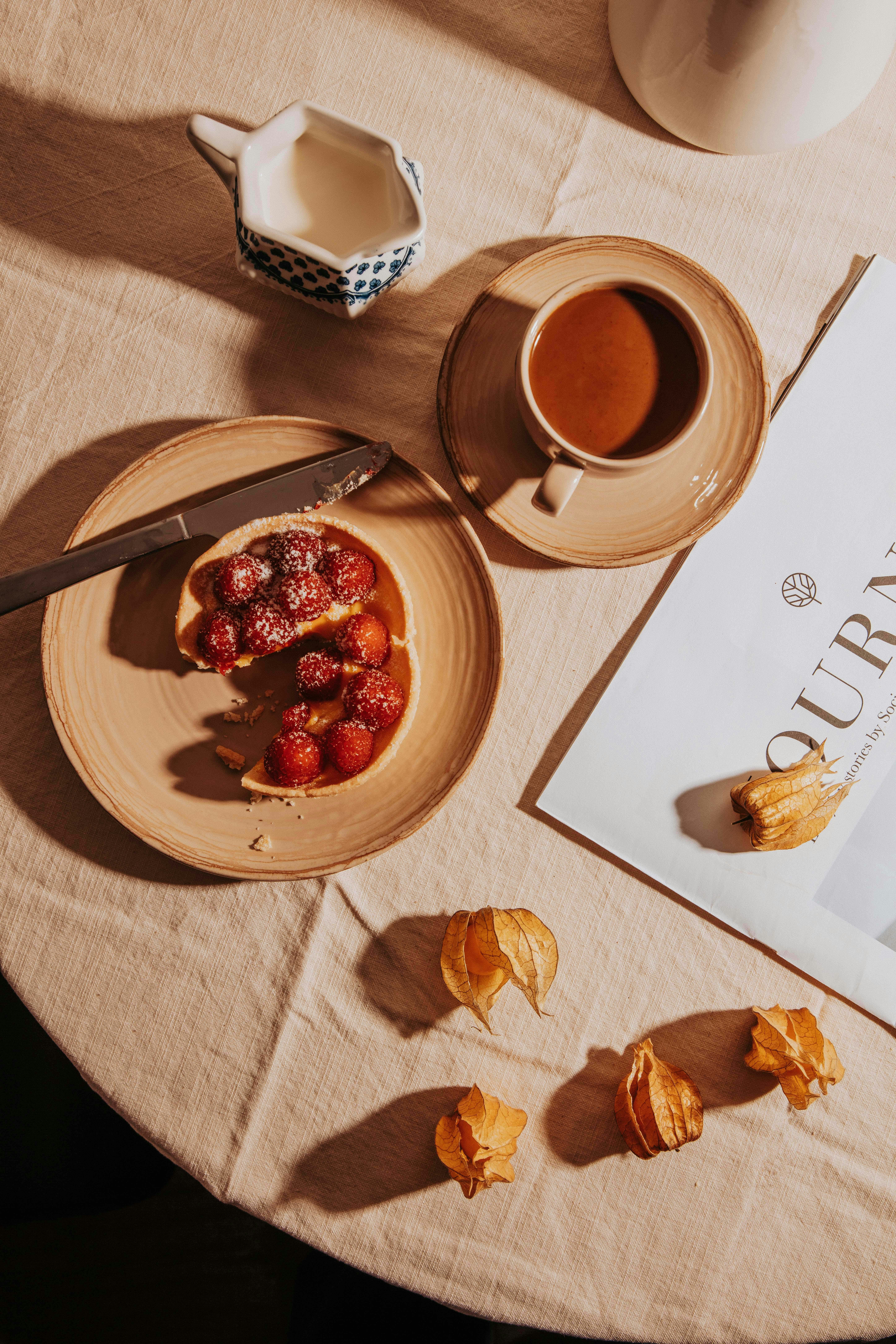 Berry-Crostata and Morning Coffee on a Sunlit Table