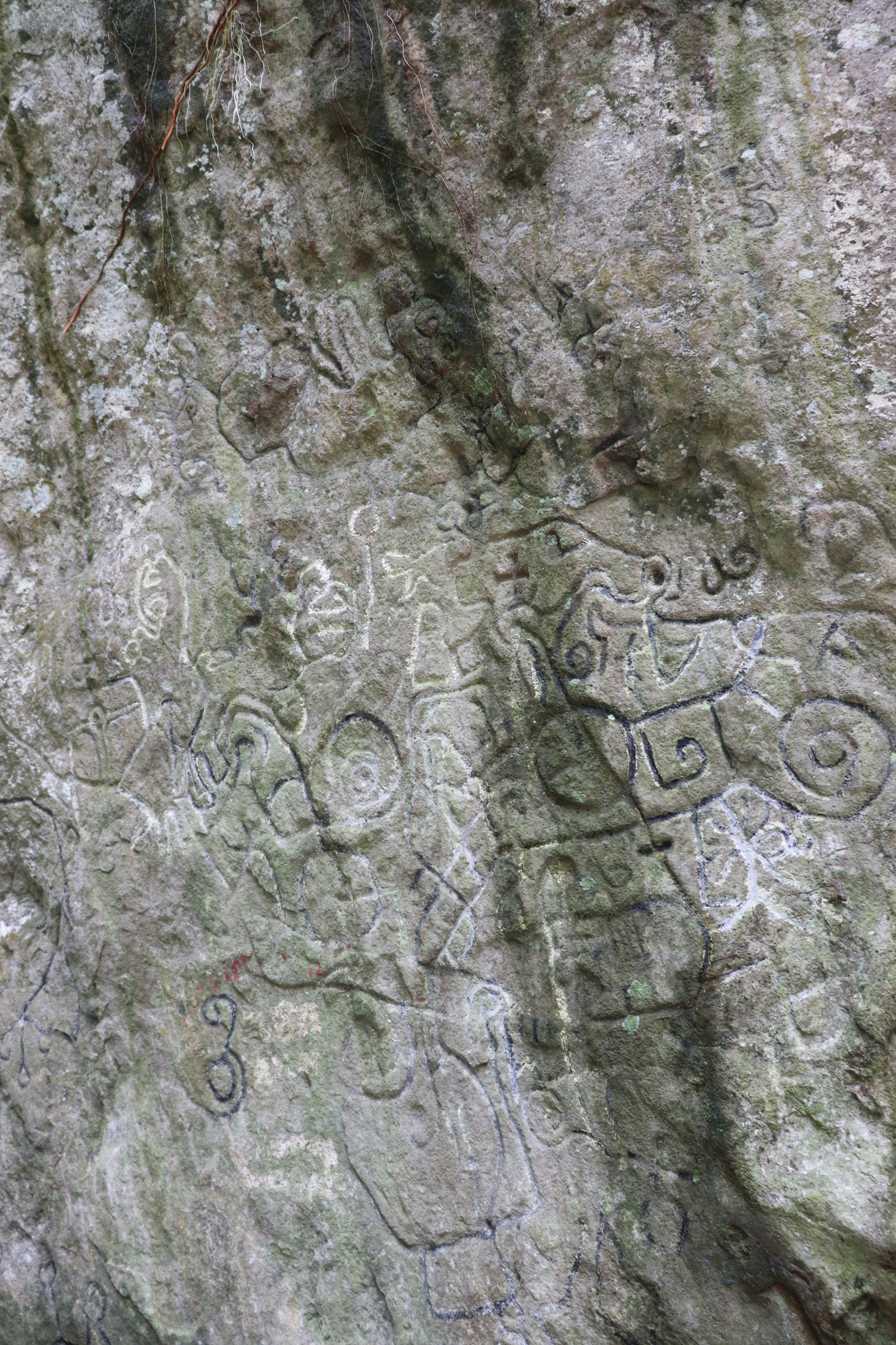 A rock with some carvings on it photo – Free Engraved Image on Unsplash