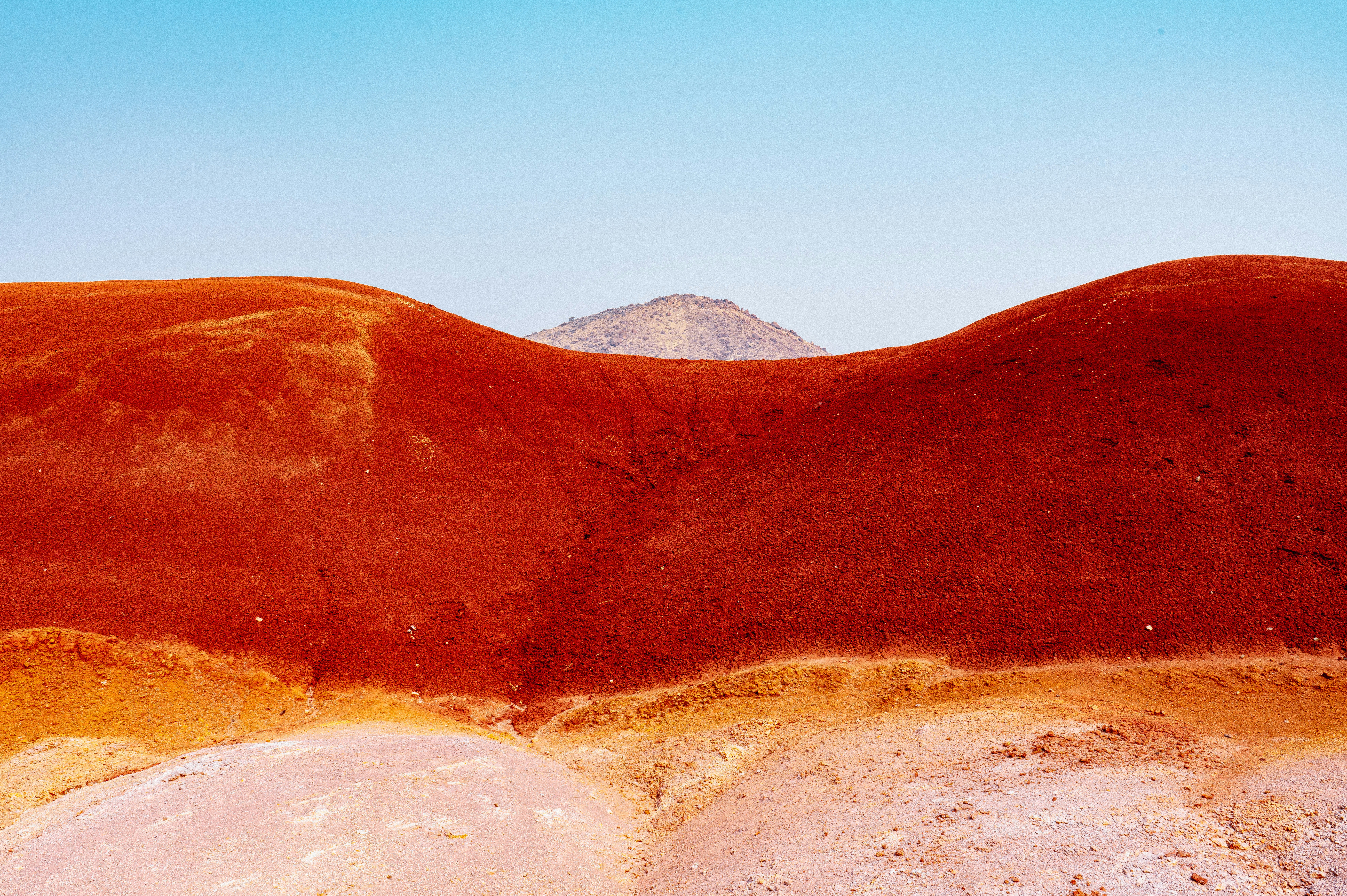 Chromatic Waves of the Painted Hills