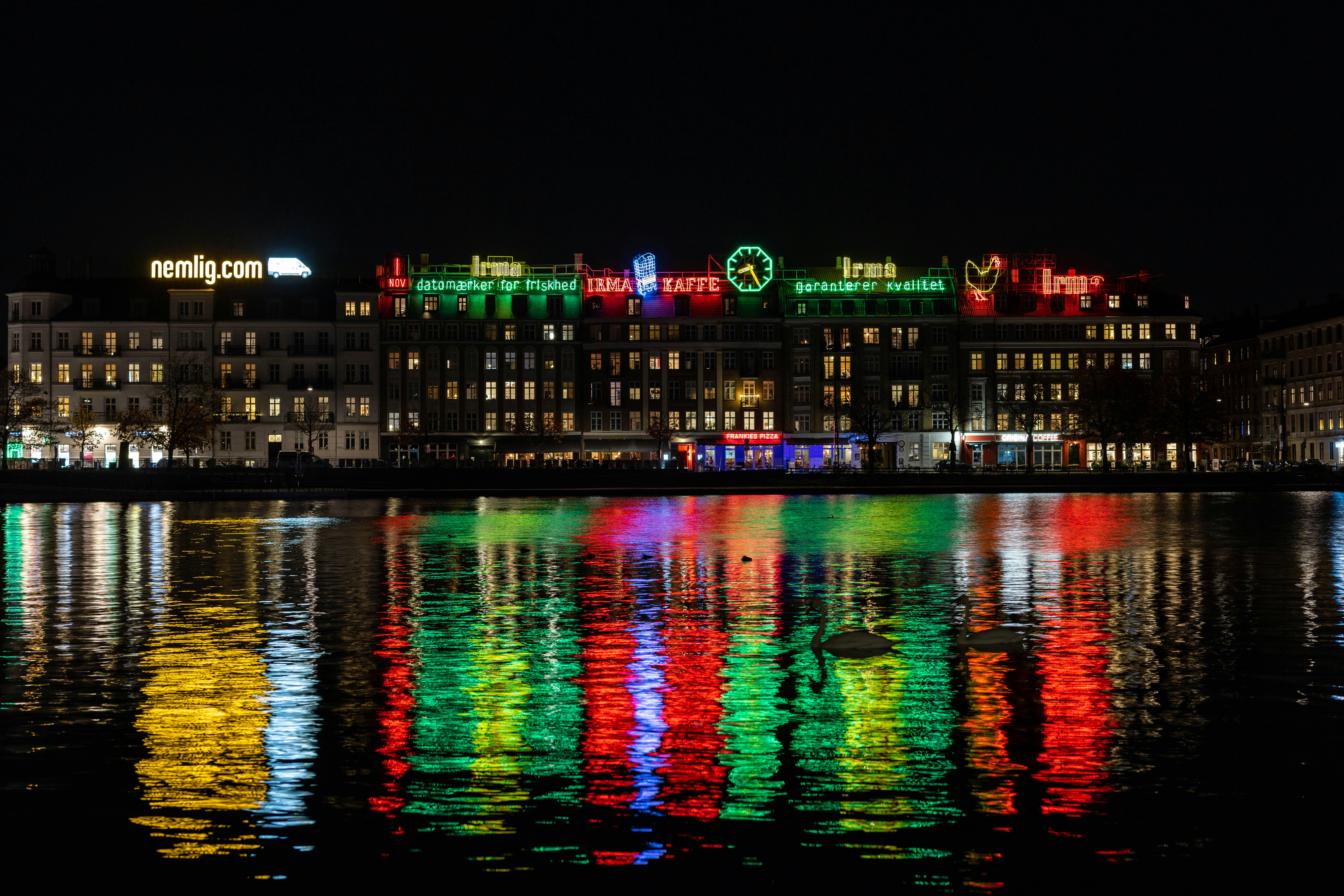 copenhangen by night
