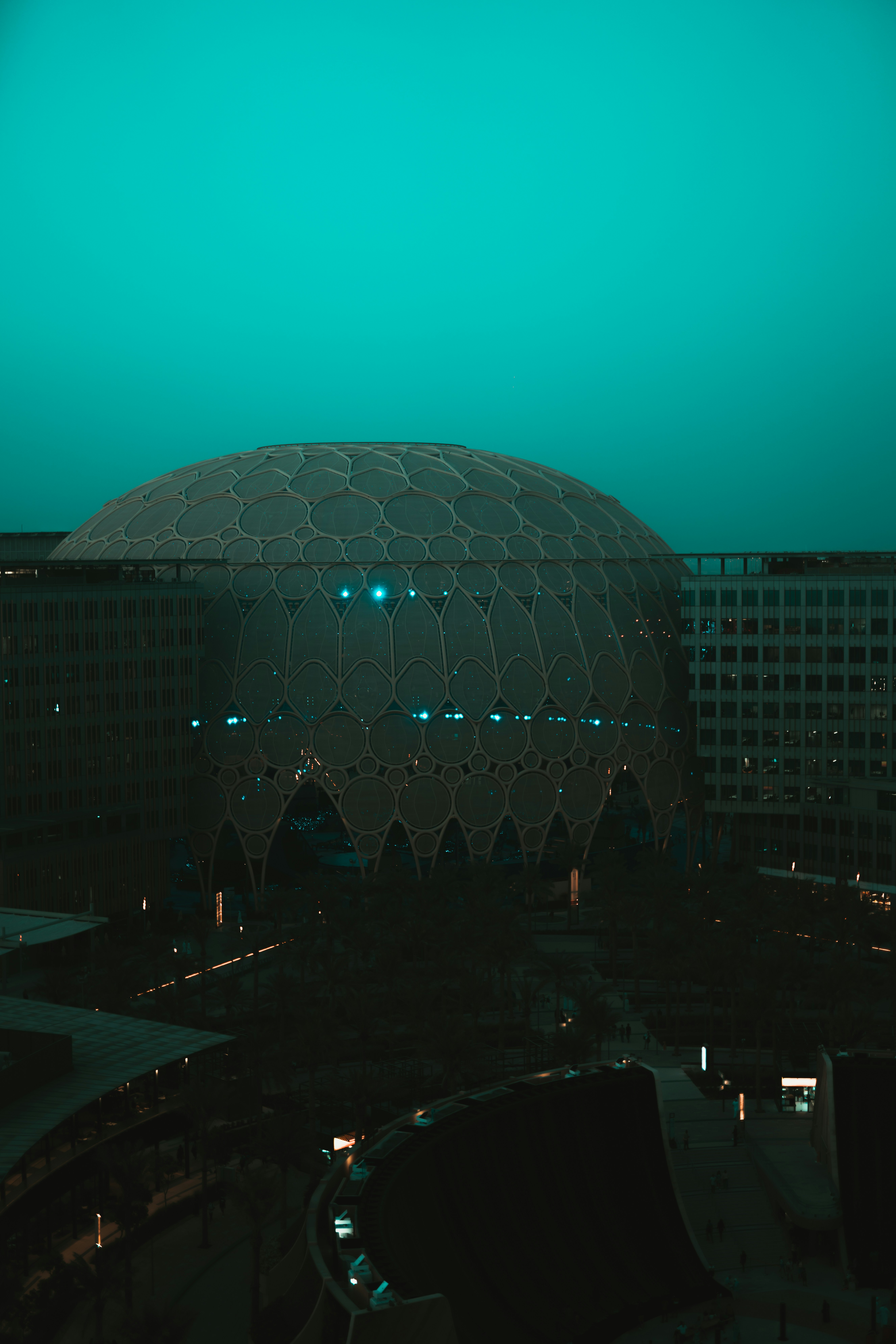 a large building with a large dome on top of it
