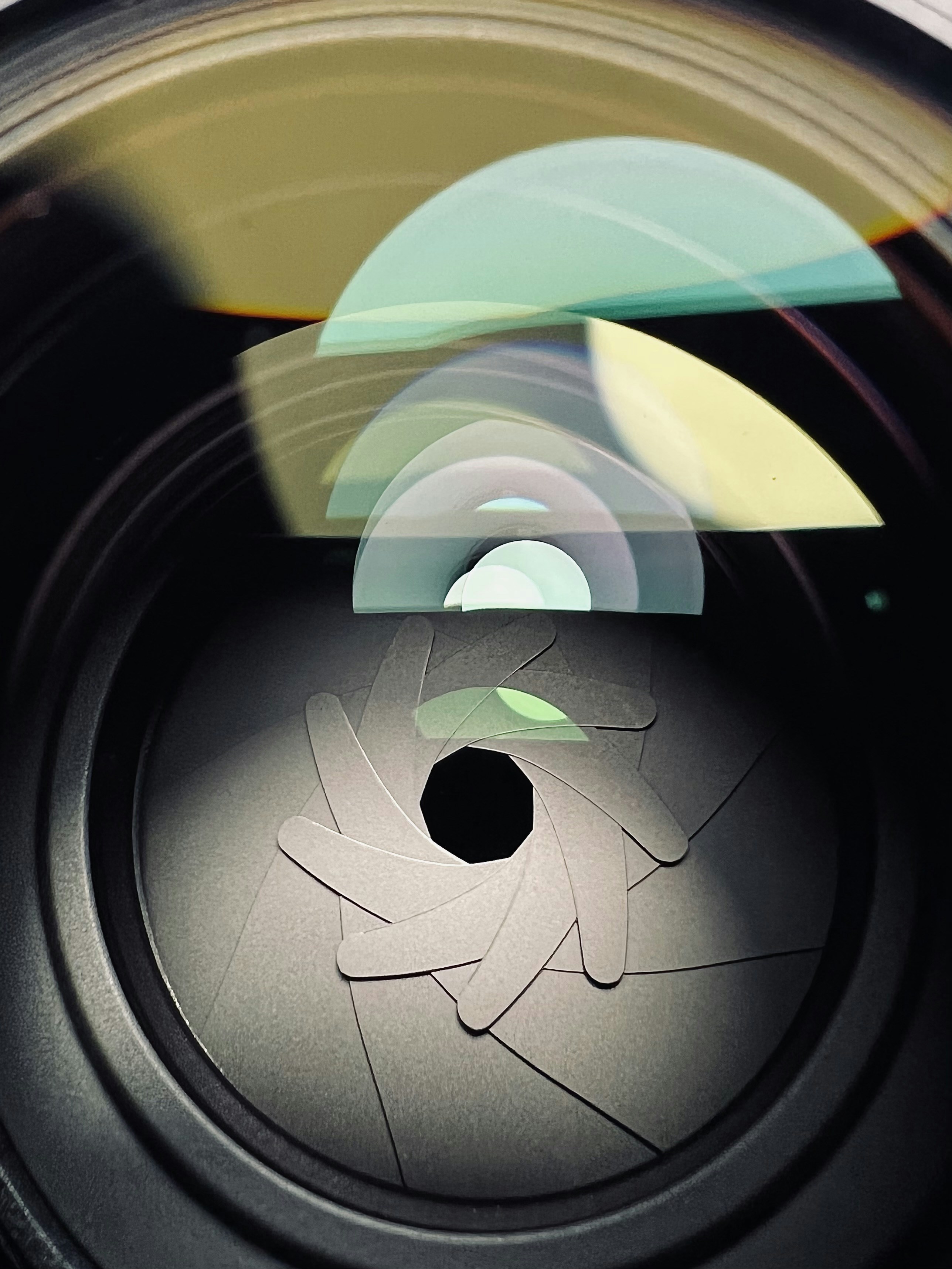 A close up of a camera lens with a blurry background photo – Free ...