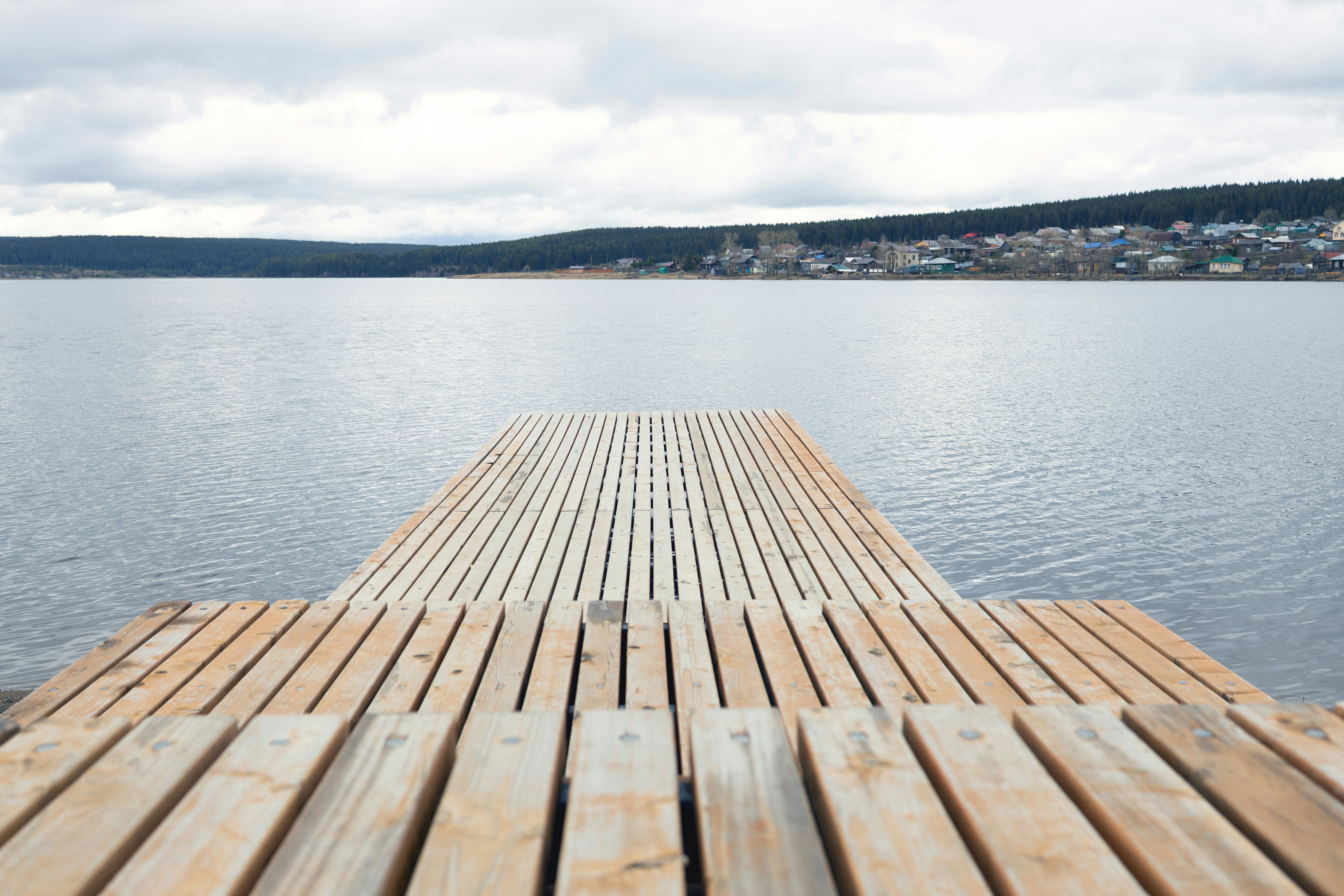 Un quai en bois posé au sommet d’un lac photo – Image gratuite de Eau ...