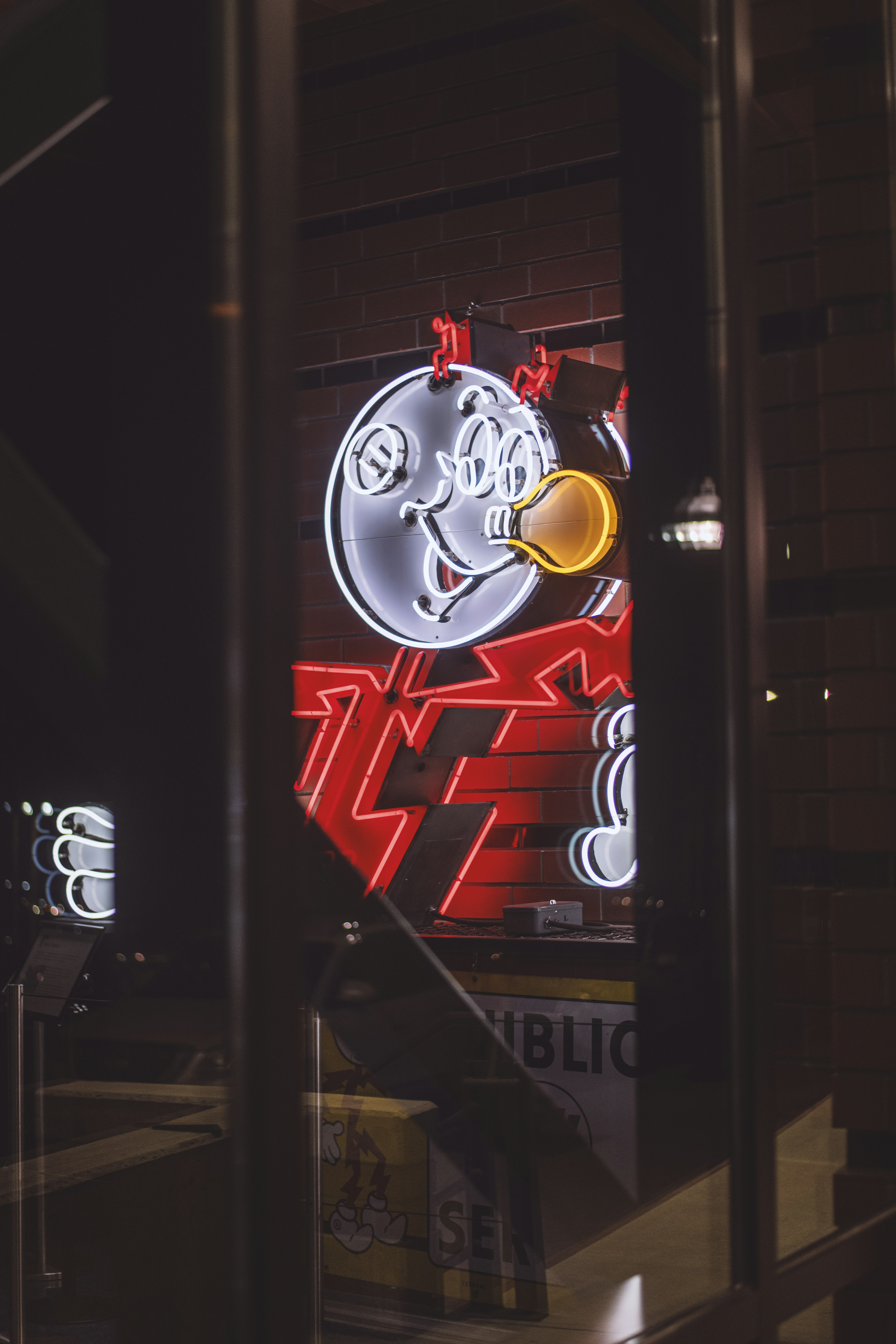 Red-Brick Neon: A Circular Smile Illuminating the Night