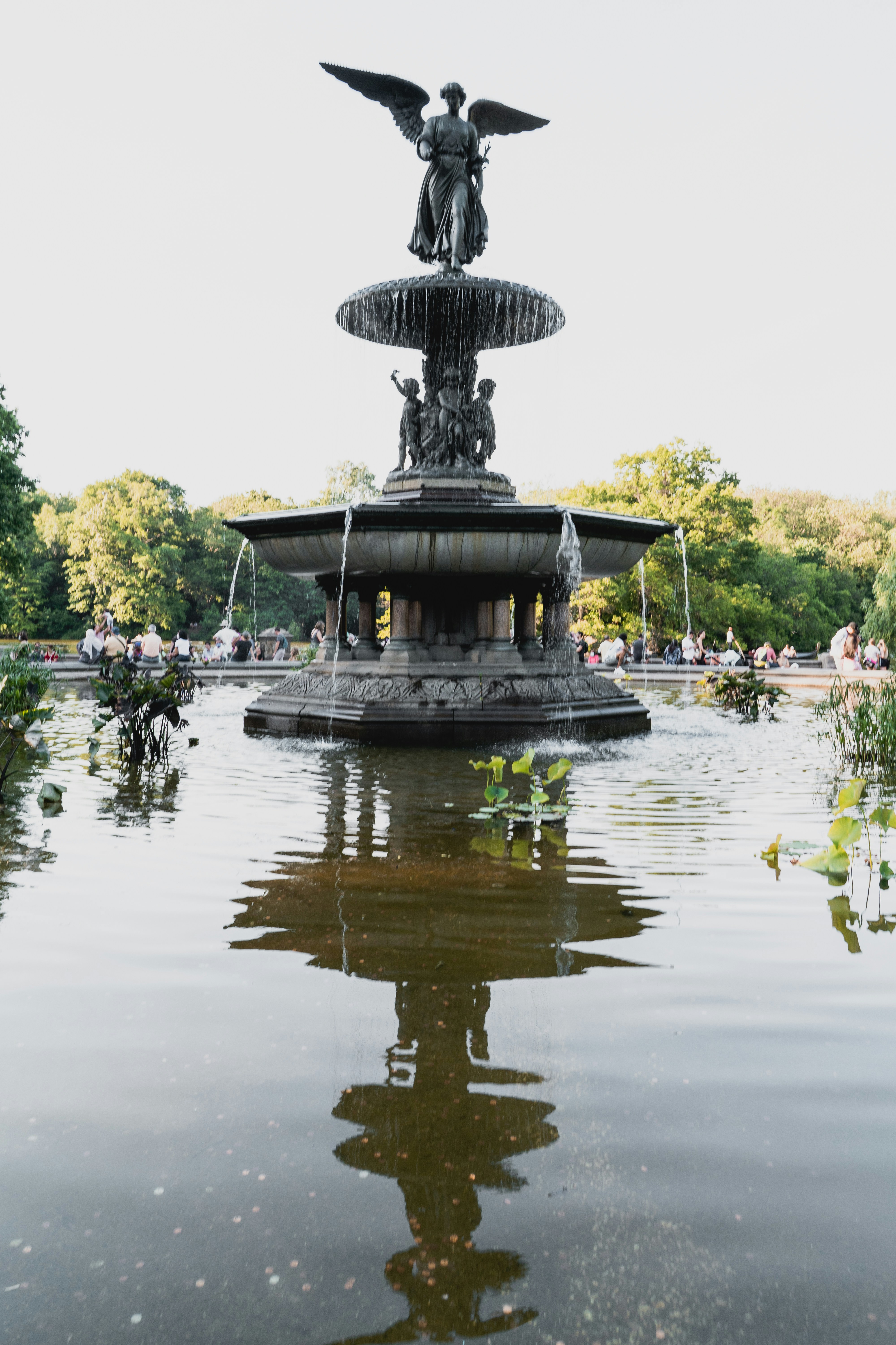A fountain with a statue on top of it photo – Free Water Image on Unsplash