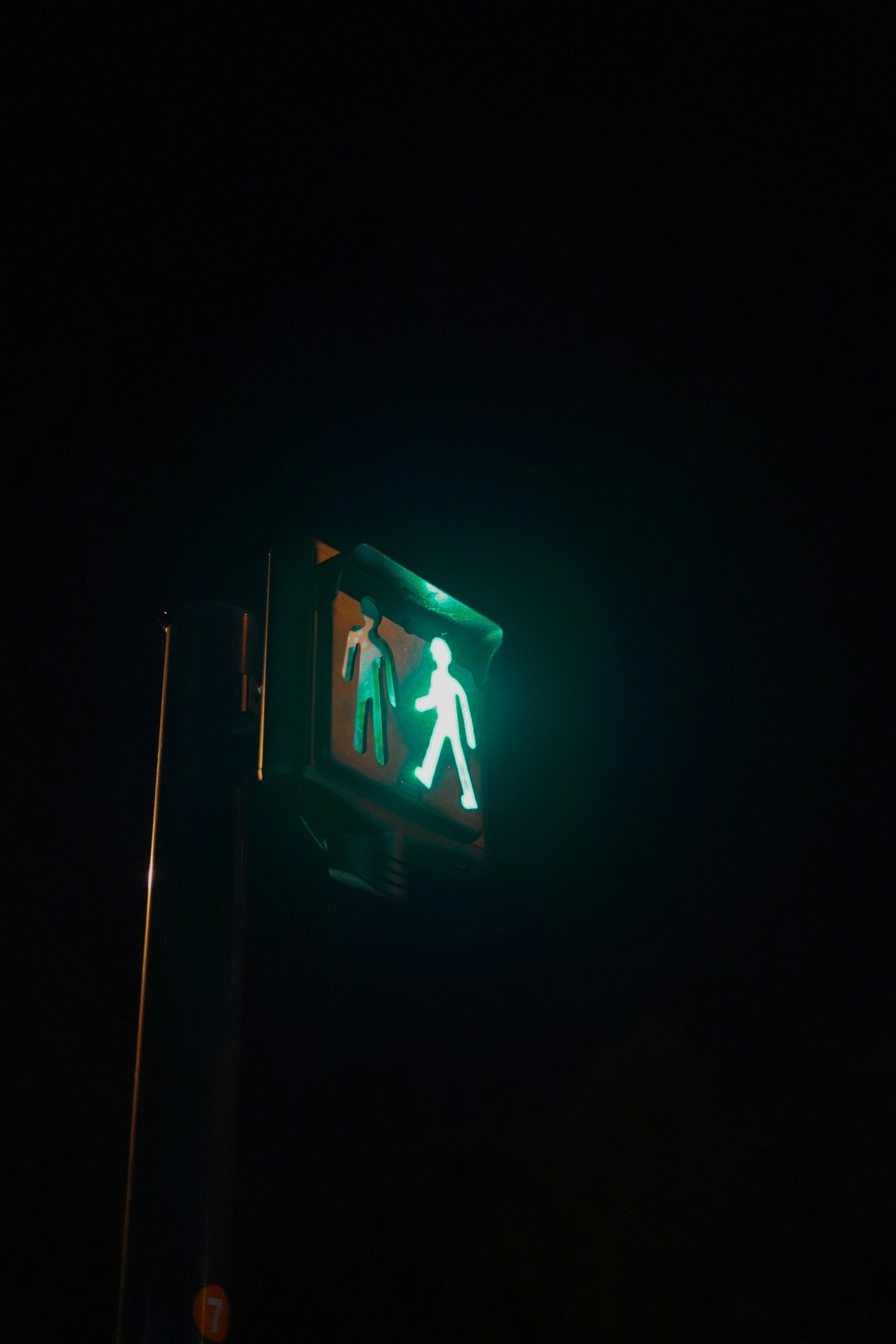 A green pedestrian crossing sign lit up at night photo – Free Toulouse ...