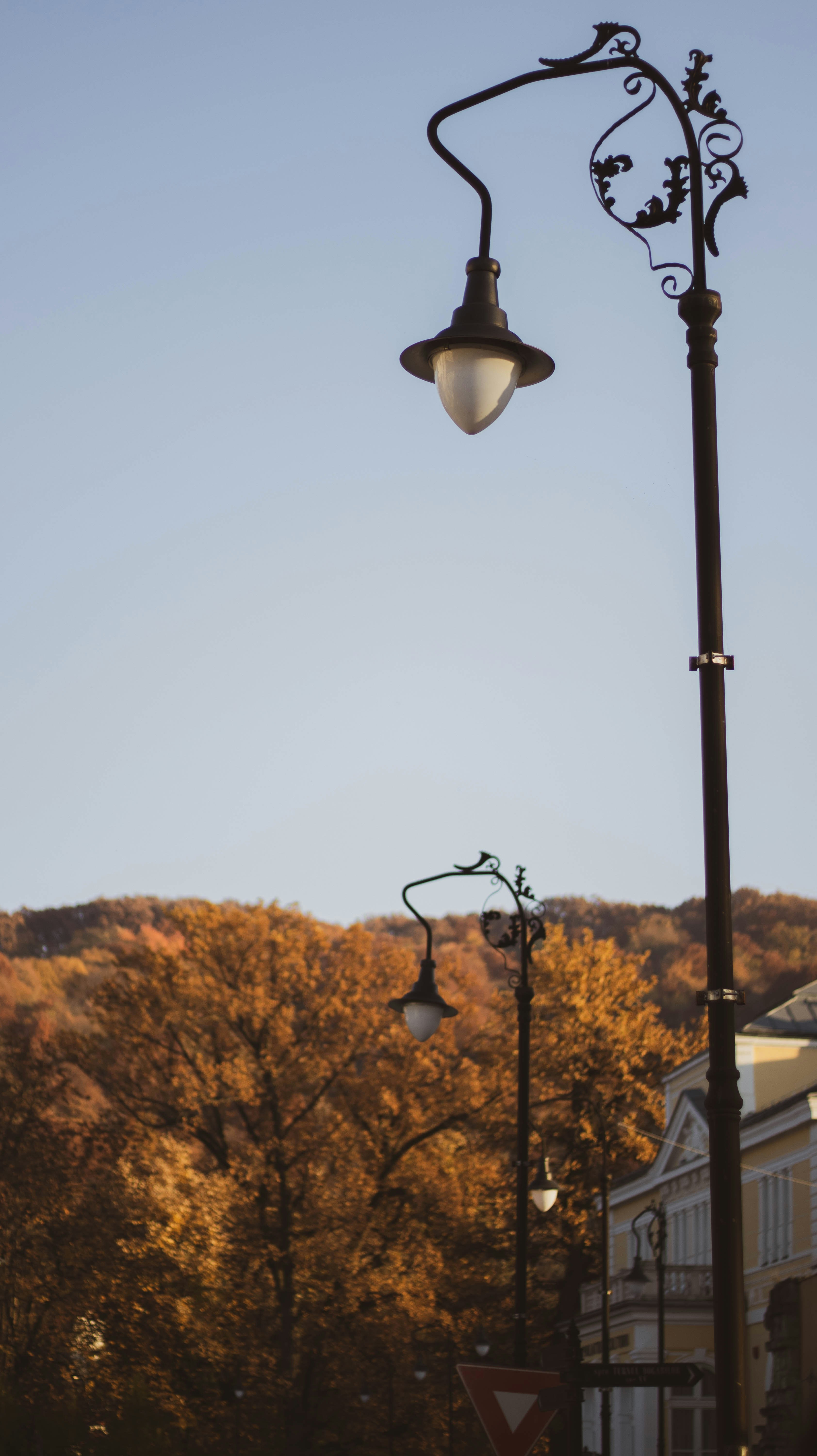 A lamp post with a street light on top of it photo – Free Lamp post ...