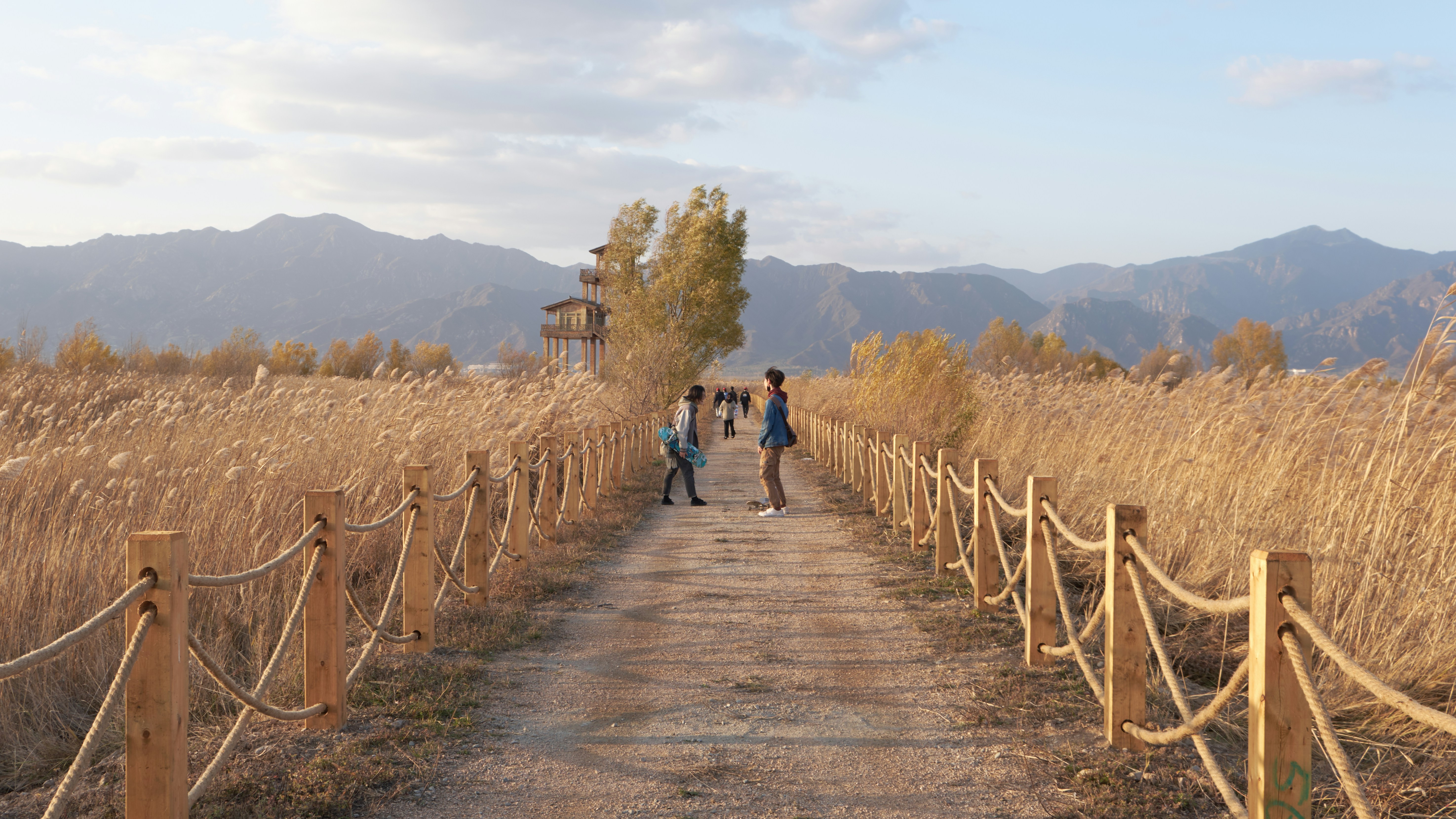 A group of people walking down a dirt road photo – Free 北京市中国 Image on ...