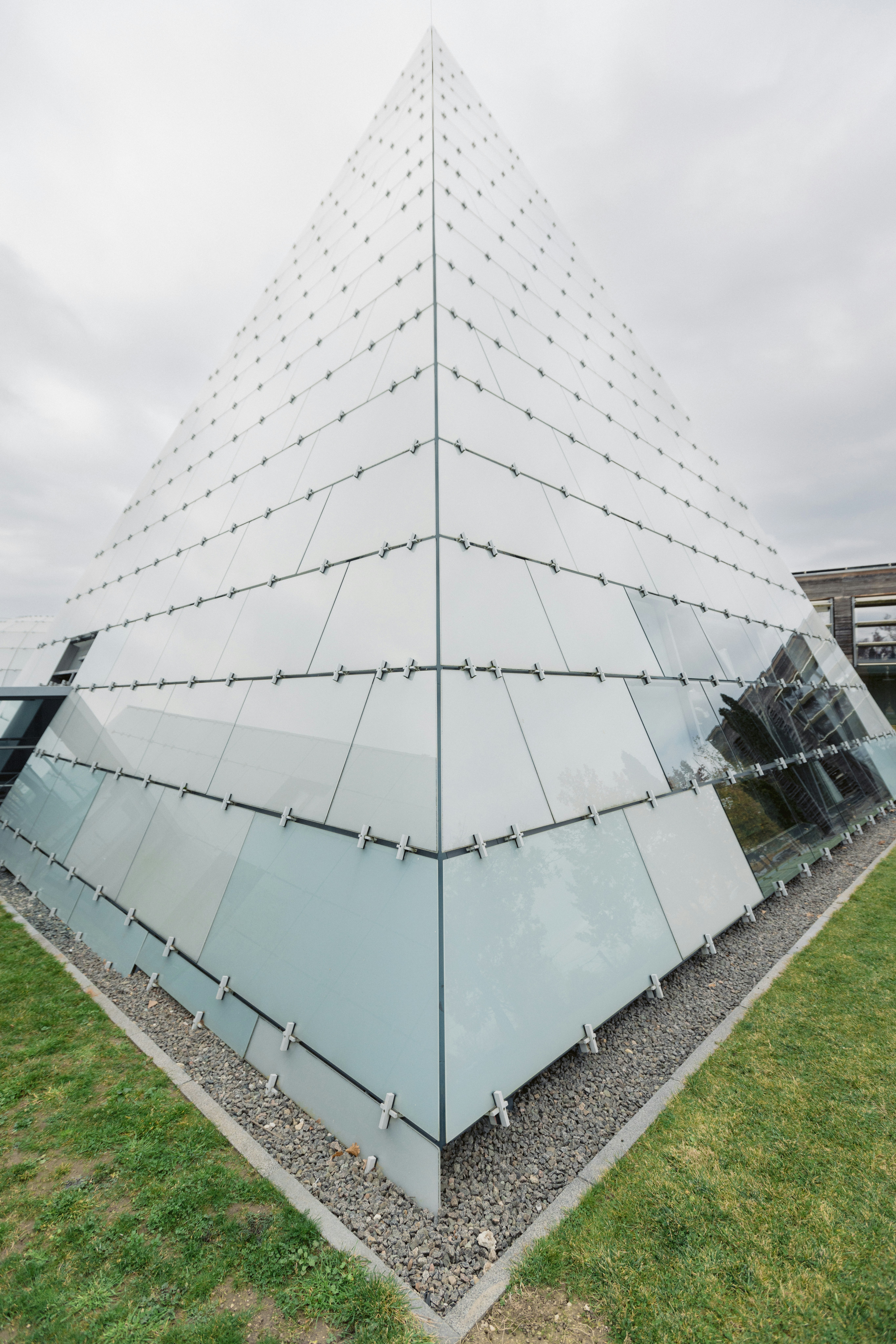 A very large glass building in the middle of a field photo – Free ...