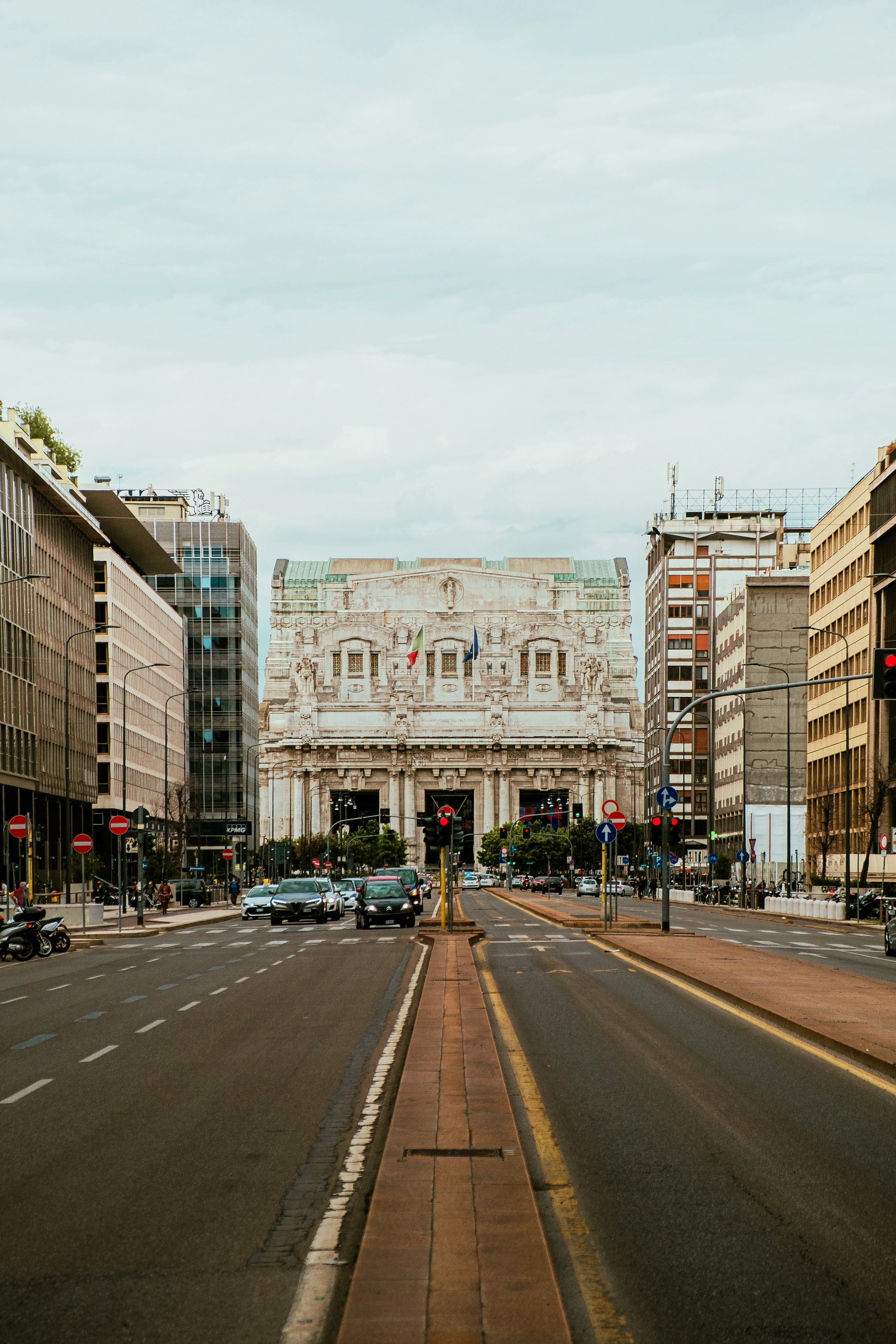 Gateway in Stone: Neoclassical Facade Rising Between Modern Streets