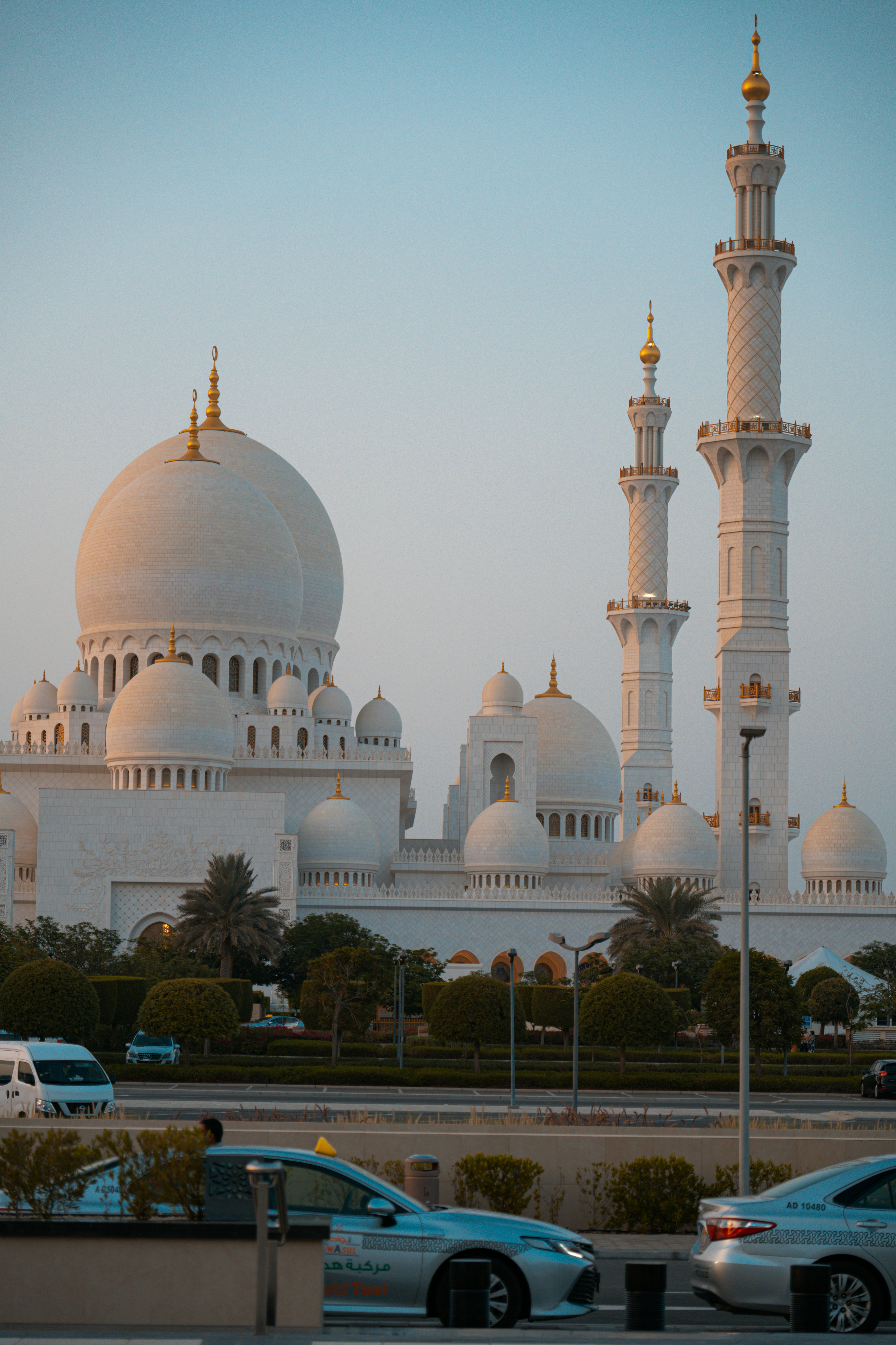 A large white building with many spires photo – Free Abu dhabi - абу ...