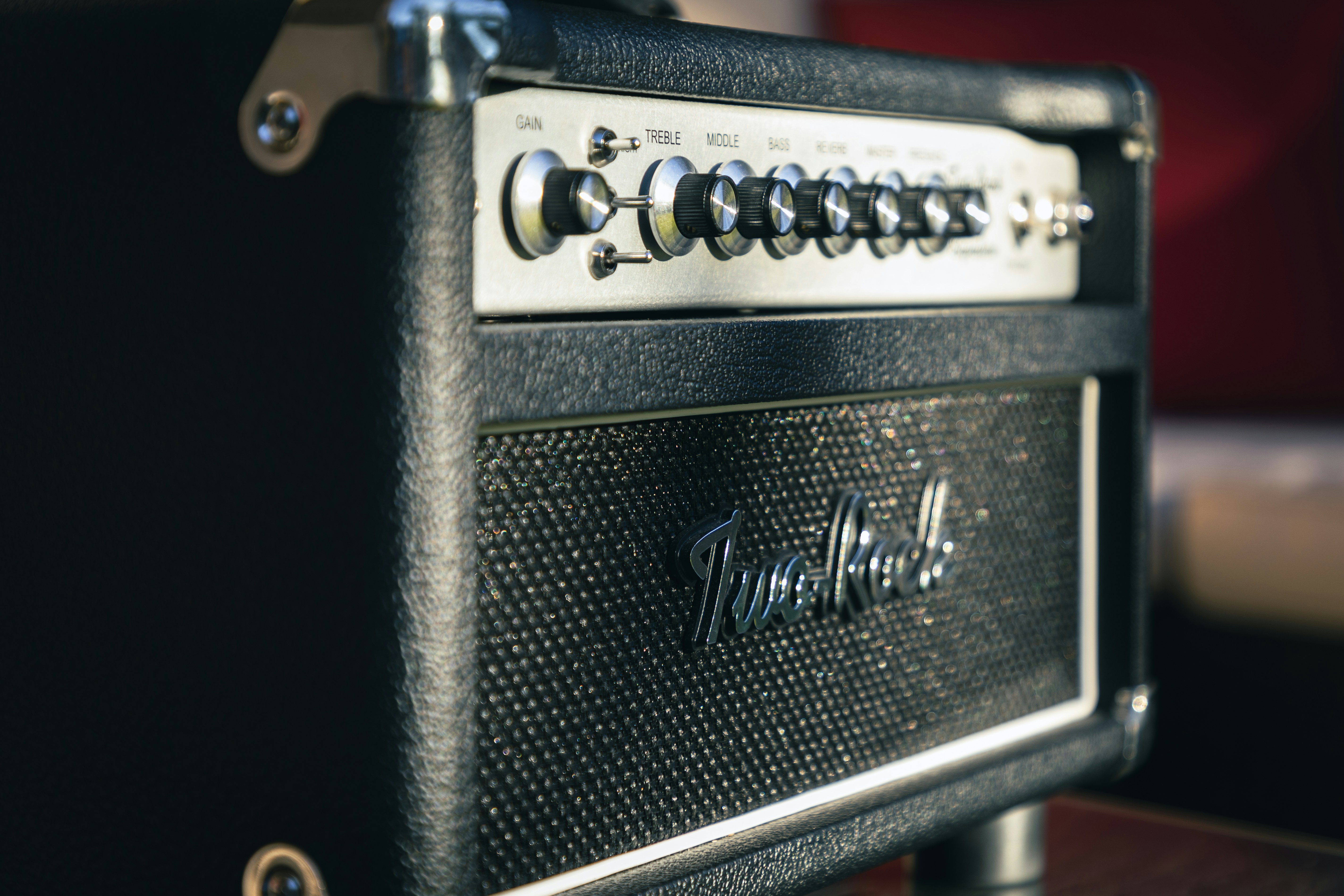 Chrome Knobs and Grille Texture: A Close-Up on a Vintage Fender-Style Amplifier