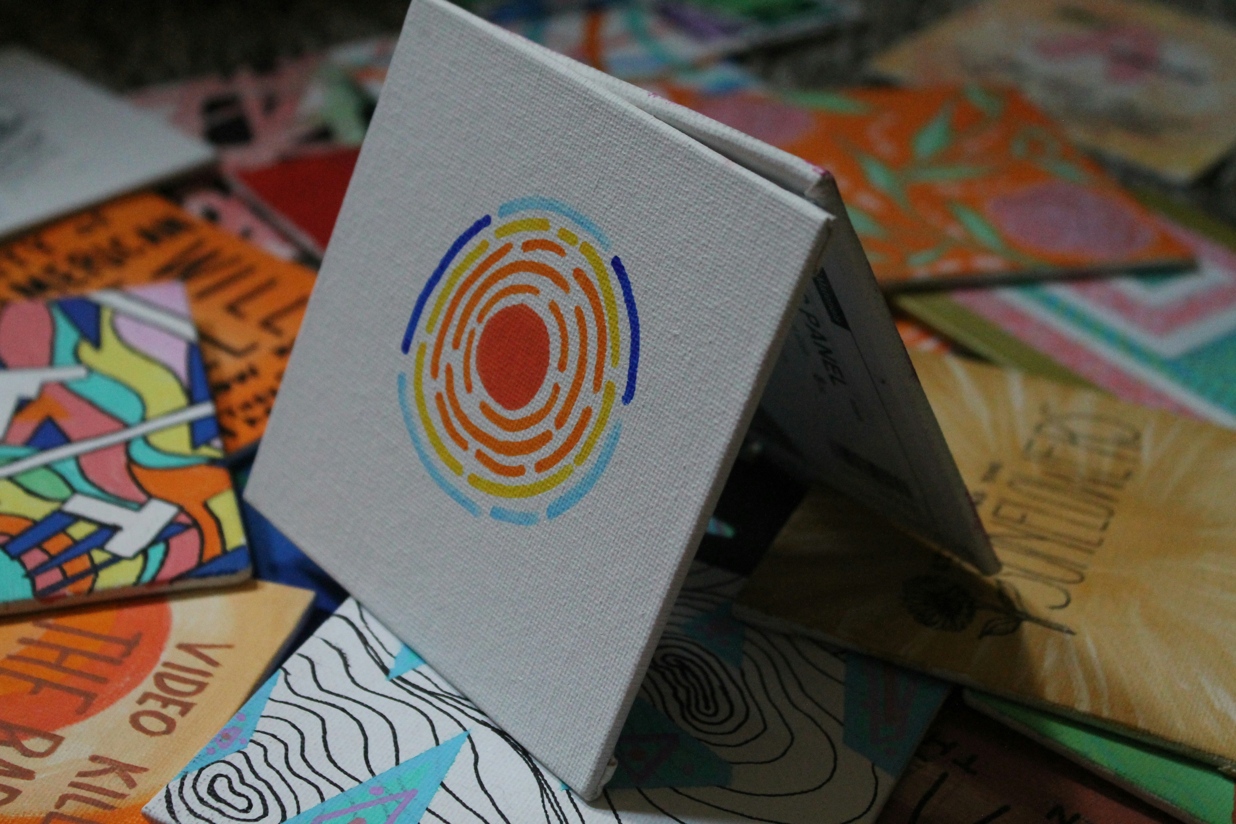 A close up of a box with a design on it photo – Free Grey Image on Unsplash