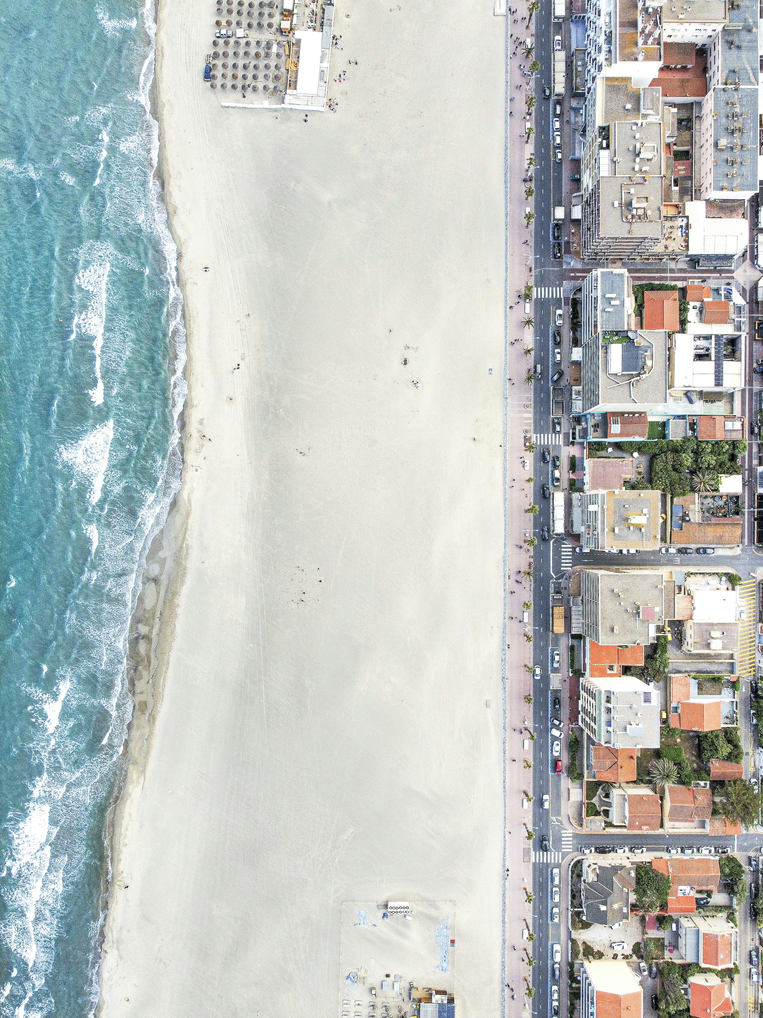 An aerial view of a beach and a city photo – Free Canet-en-roussillon ...