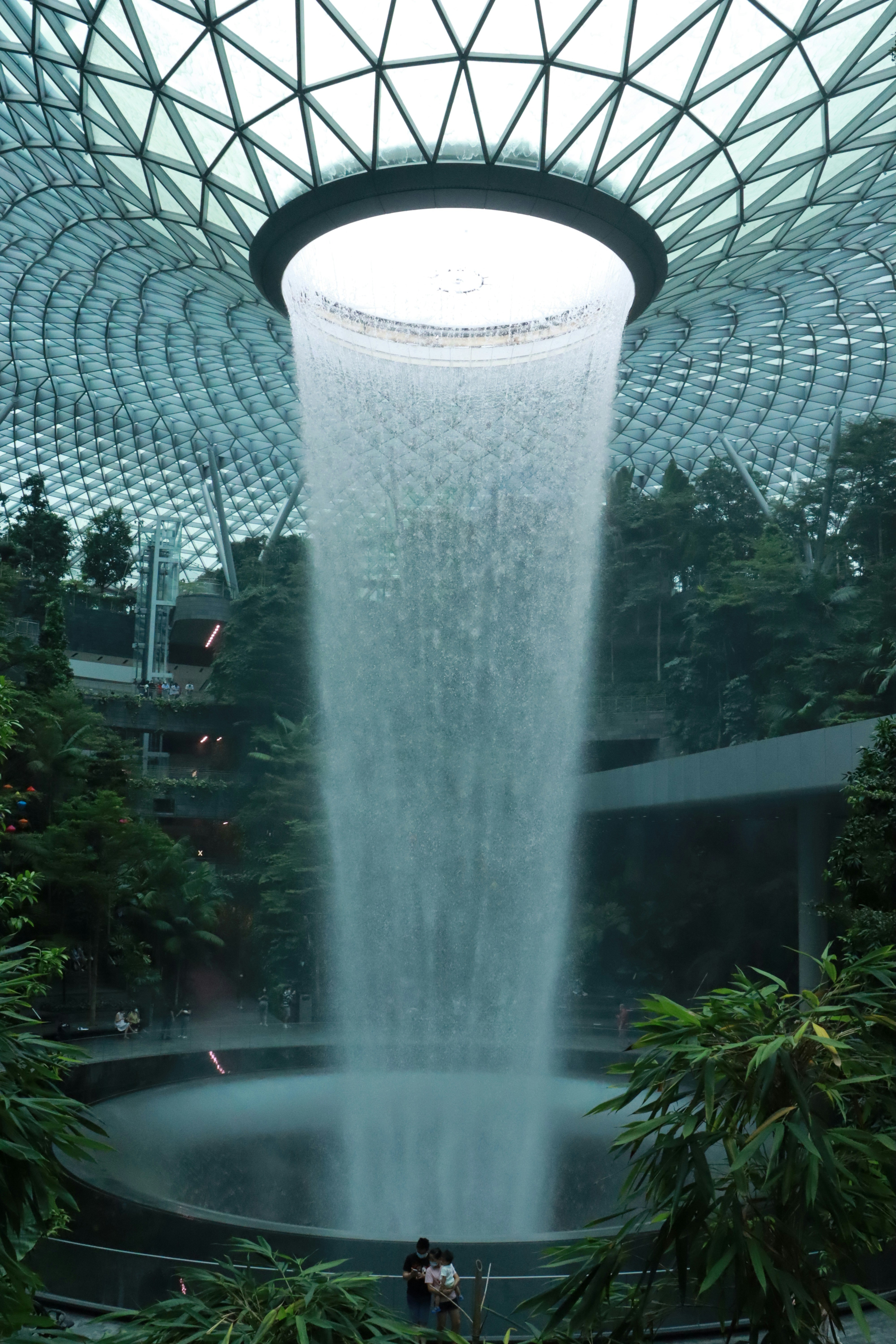 A large waterfall in the middle of a building photo – Free Jewel changi ...