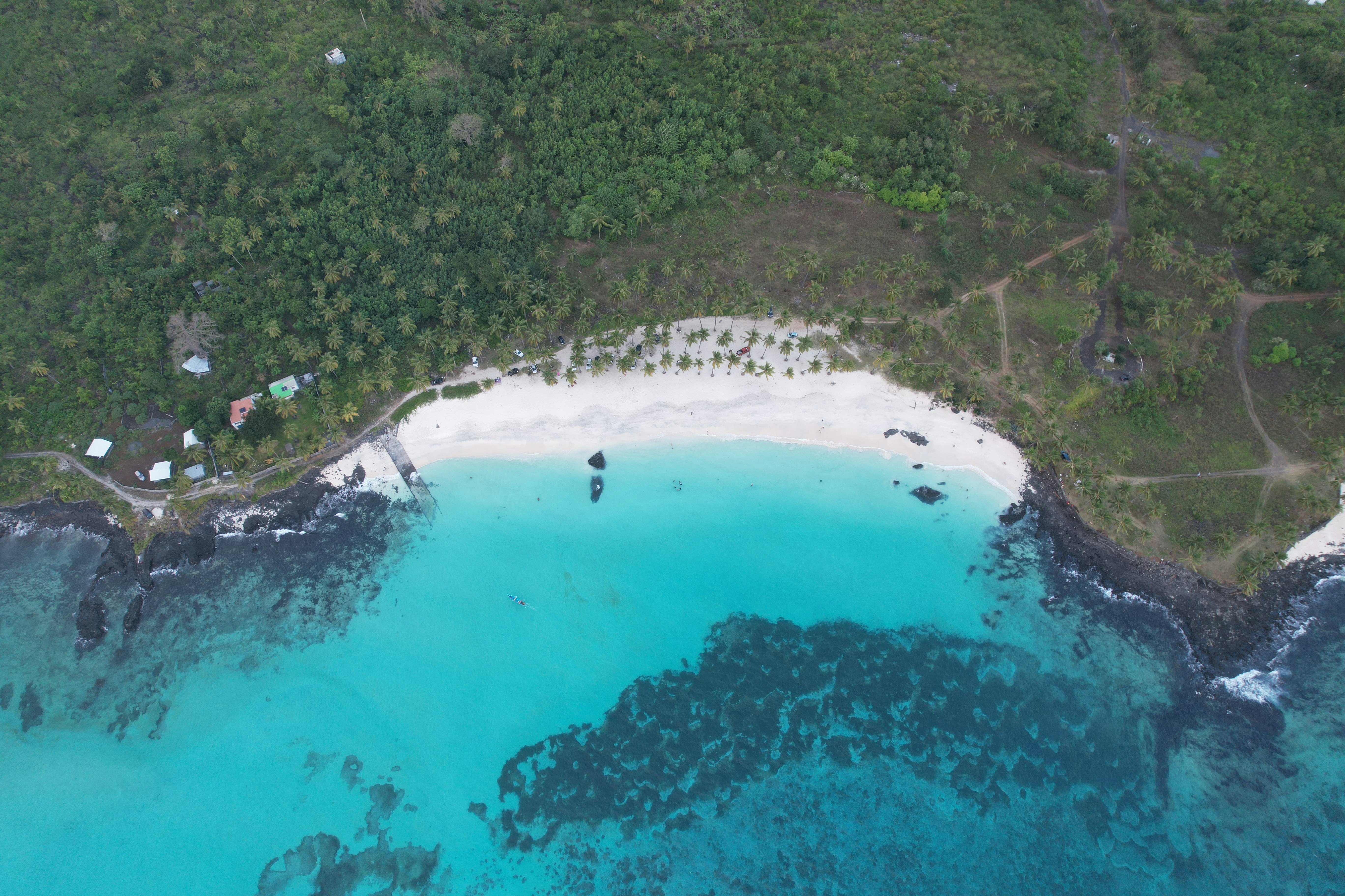 An aerial view of a beach and ocean photo – Free Comores Image on Unsplash