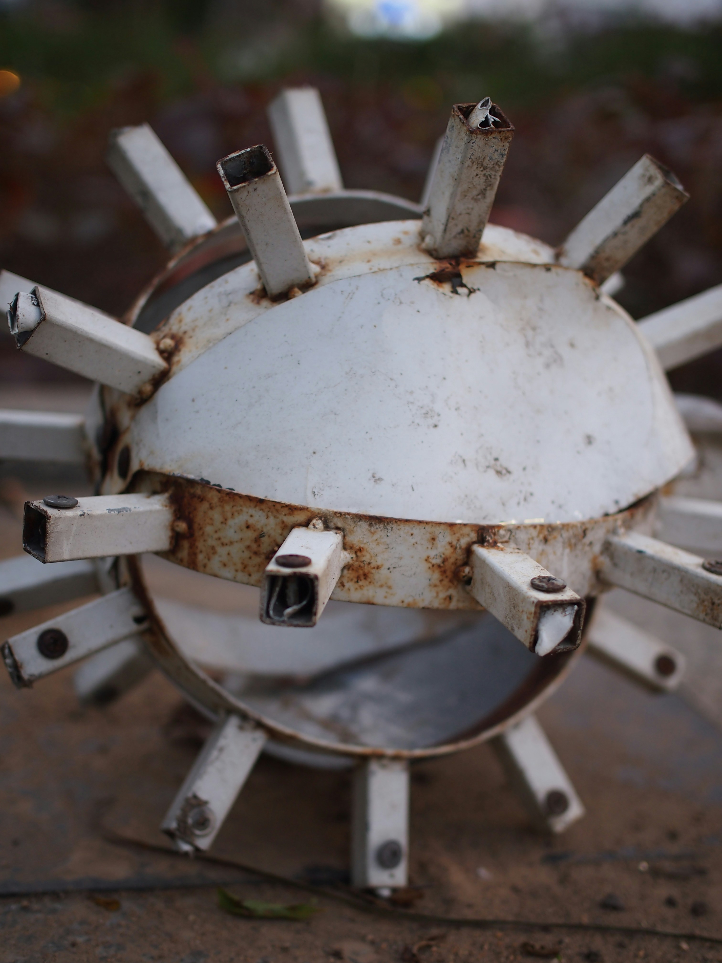 Rusted Star: A Weathered Mechanical Body with Spokes