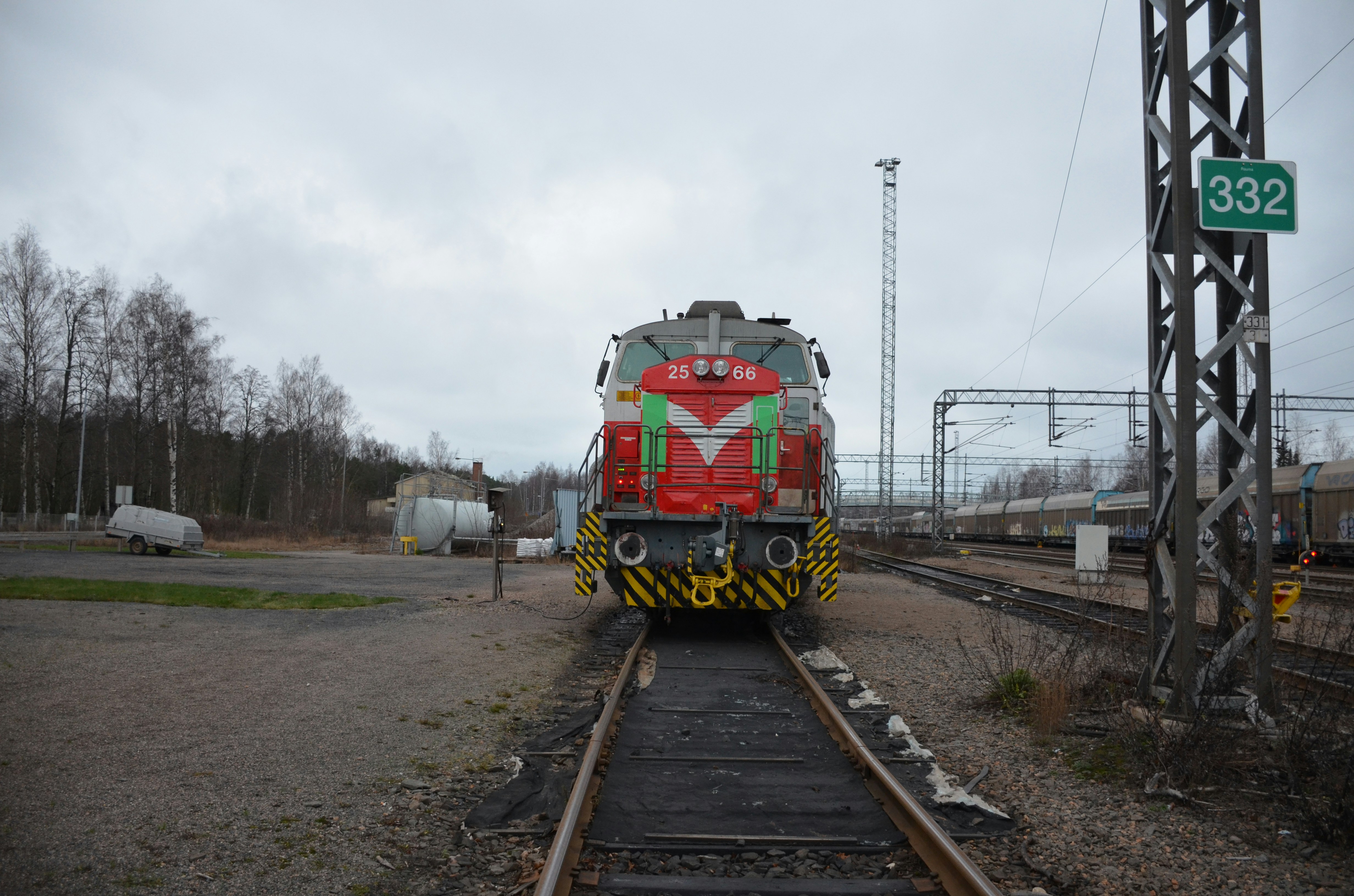 A red and green train traveling down train tracks photo – Free Finland ...