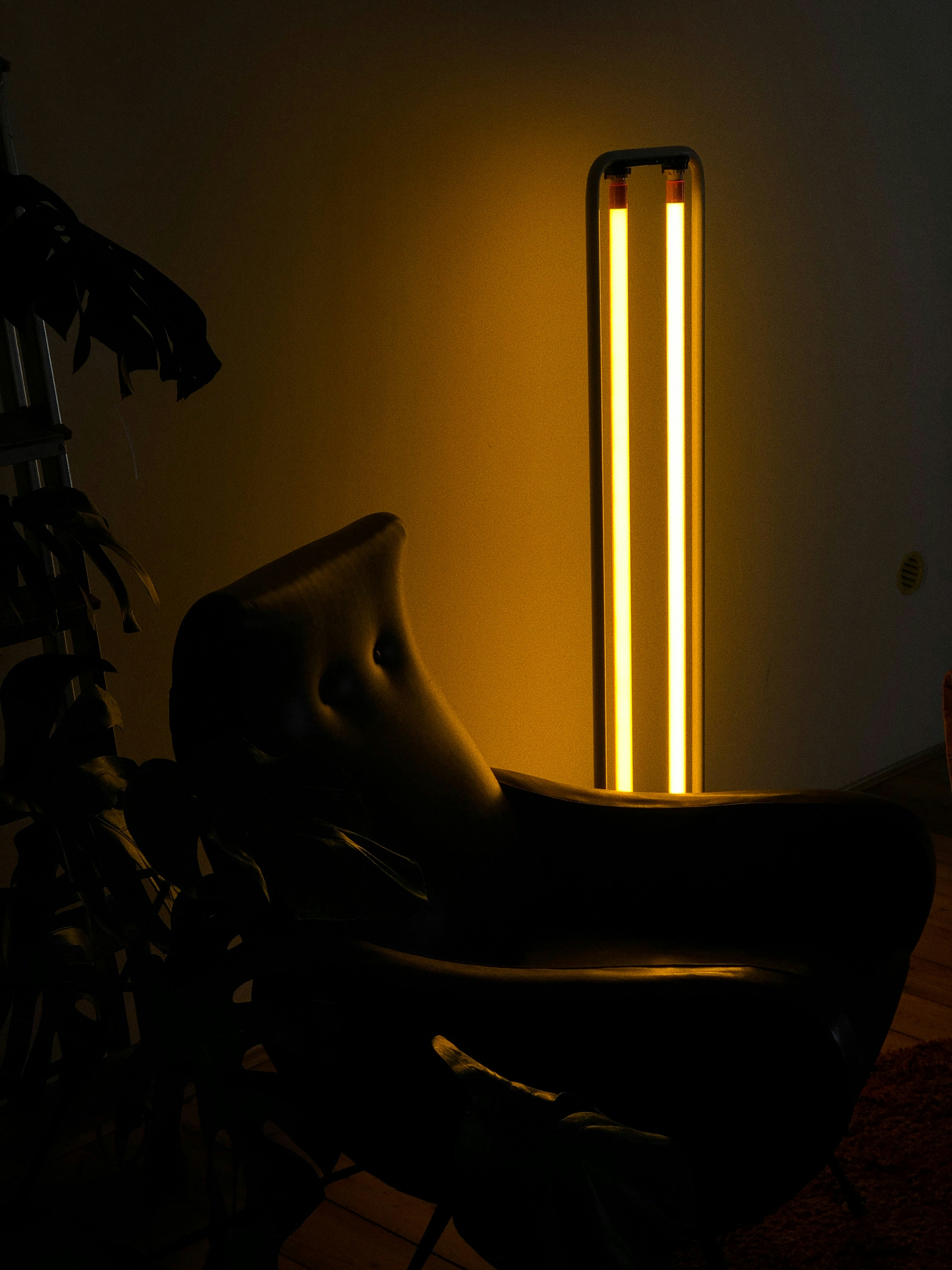 Amber Glow in a Quiet Corner: Neon Lamp and Leather Lounge
