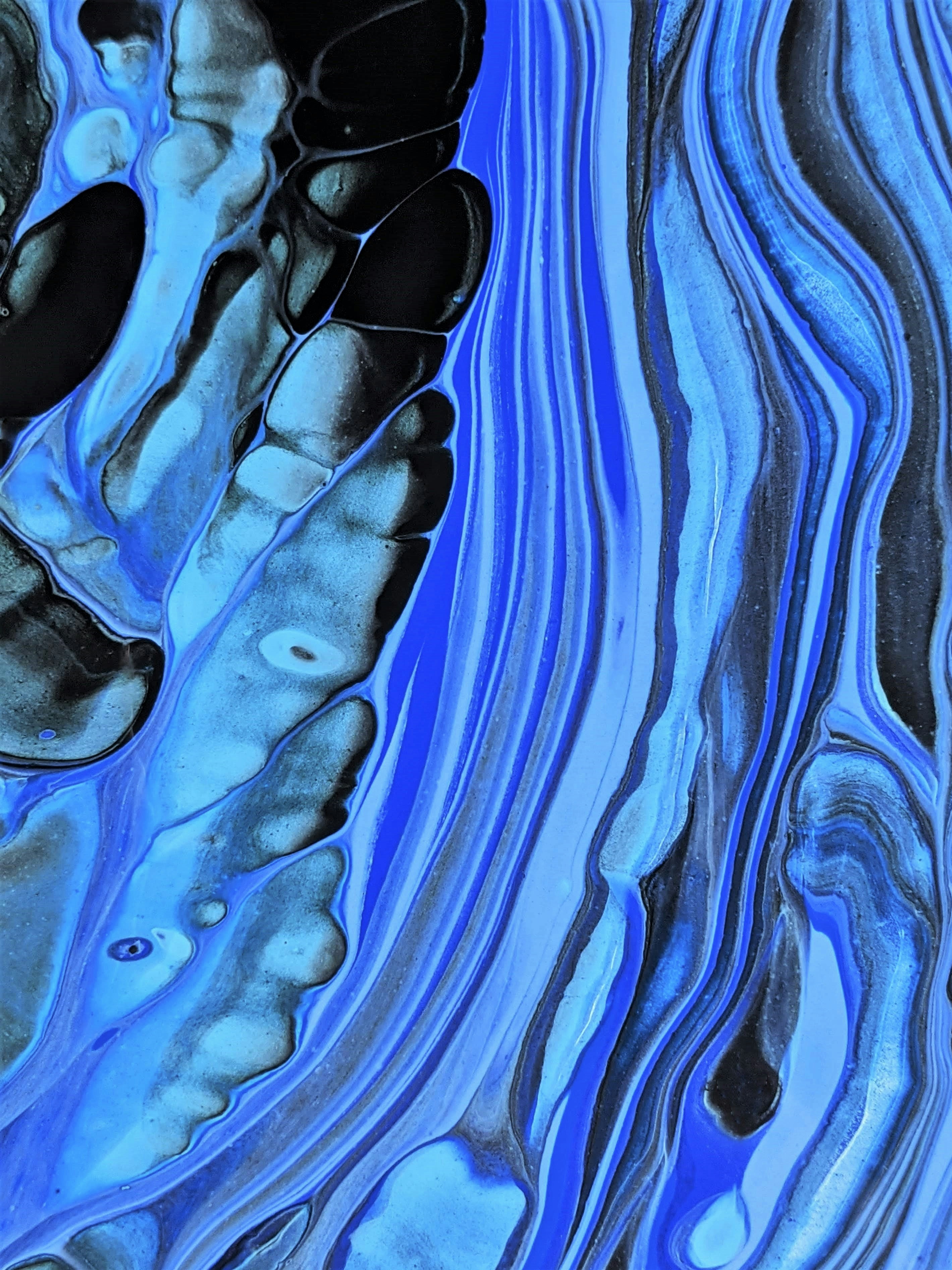 Un primer plano de una canica azul y negra foto – Imagen de Cuadro ...