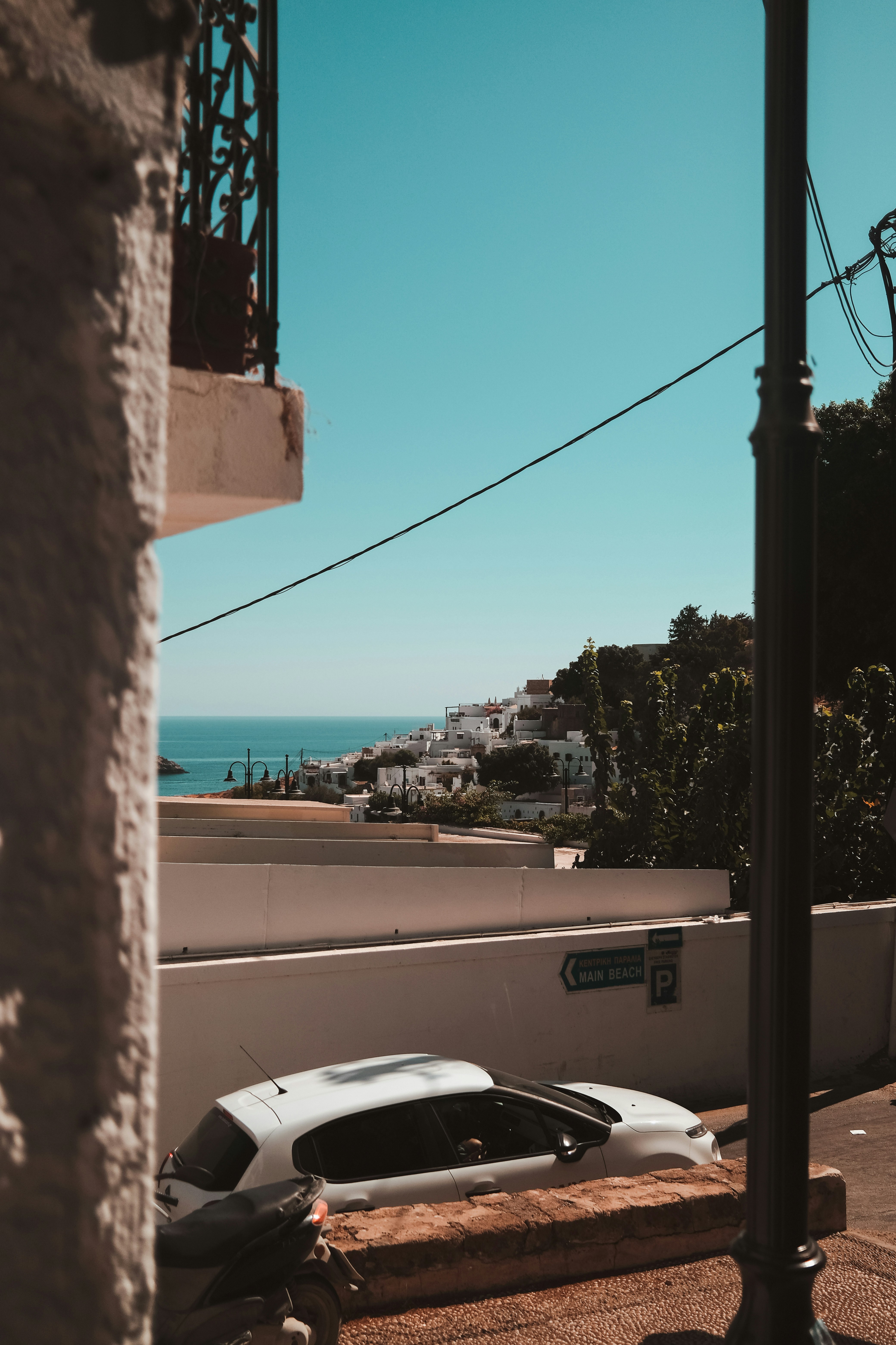 Coastal Terrace Corridor: Sunlit Route Toward the Sea
