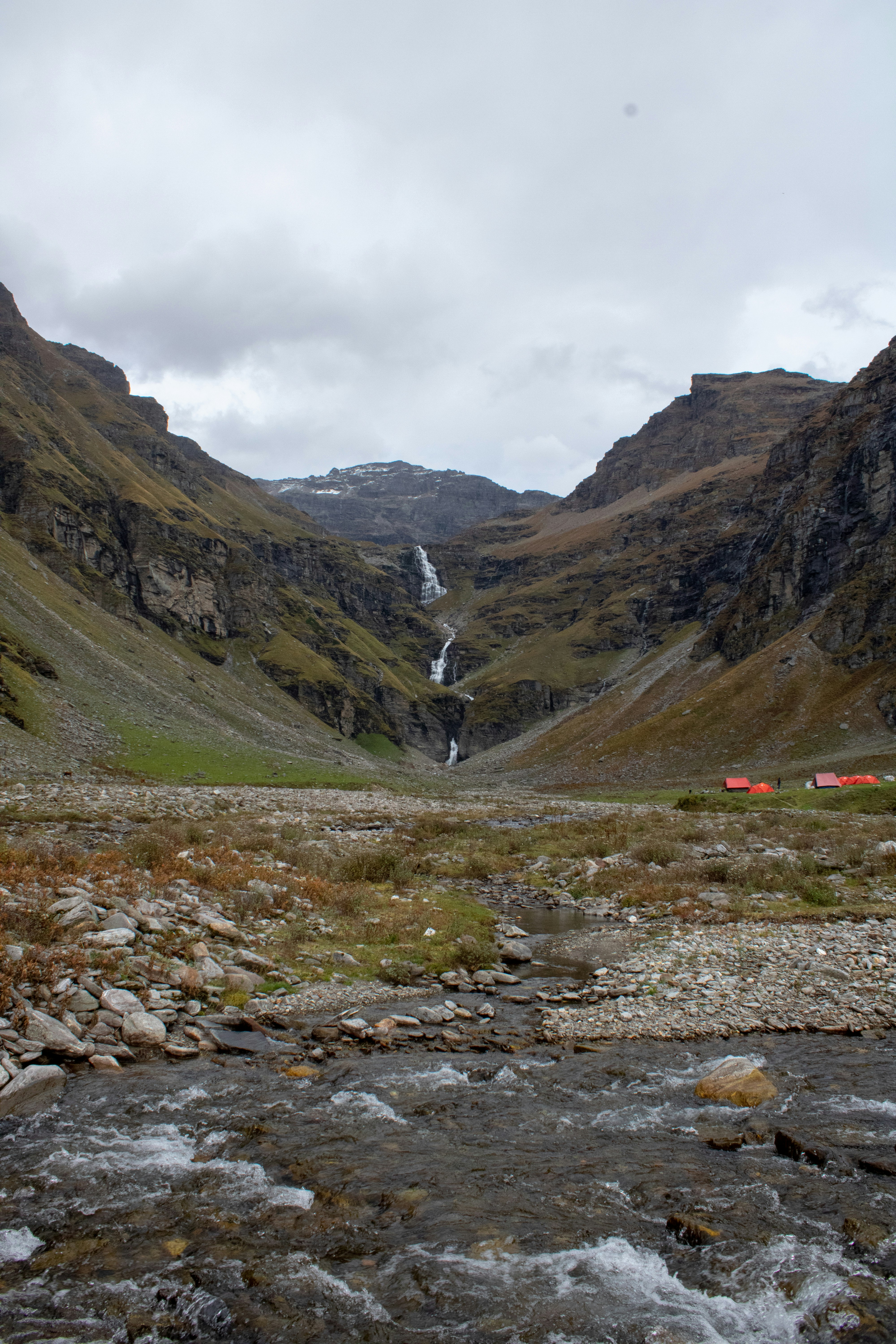 A river running through a valley surrounded by mountains photo – Free ...