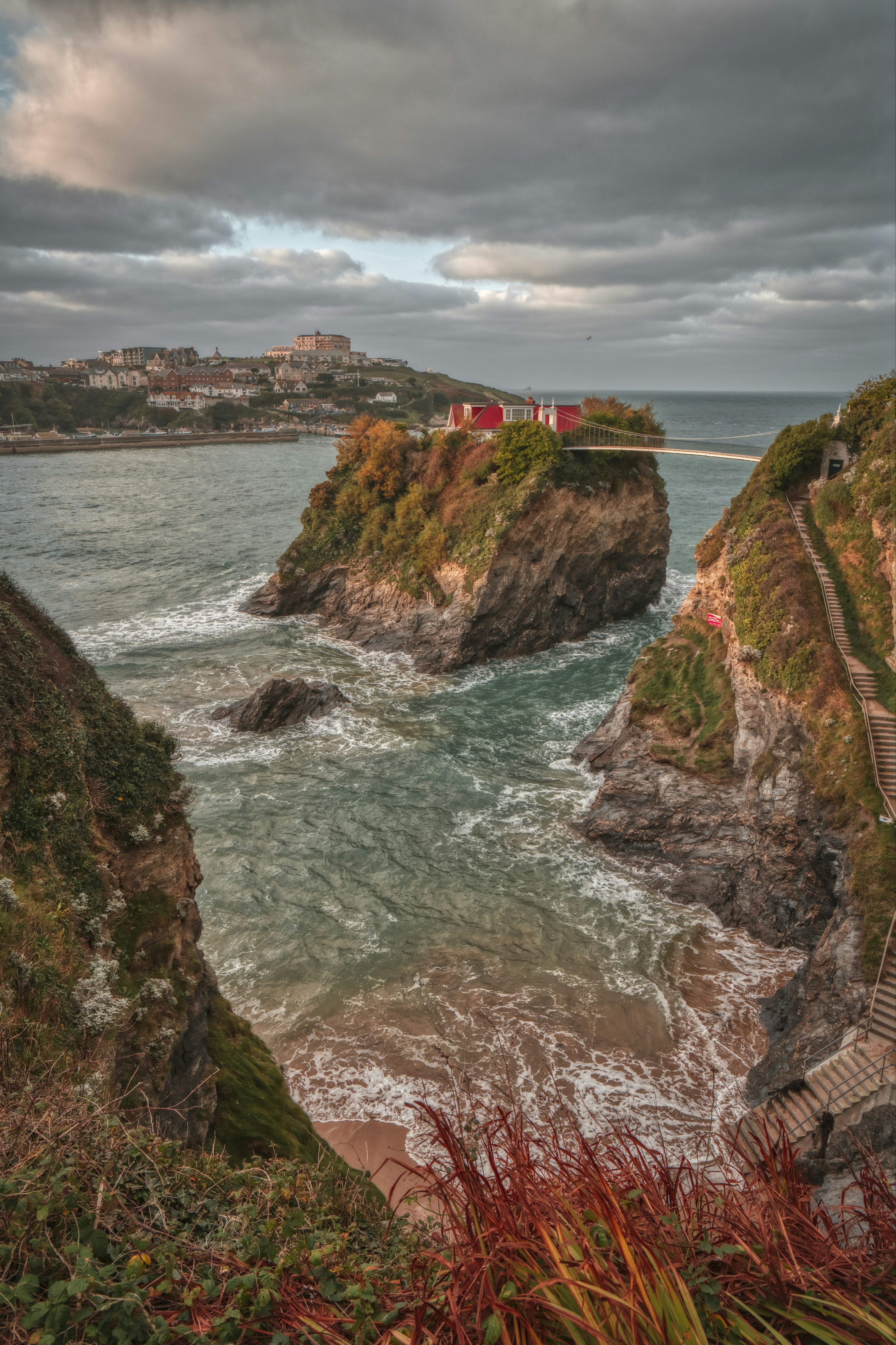 A view of the ocean from a cliff photo – Free Newquay Image on Unsplash