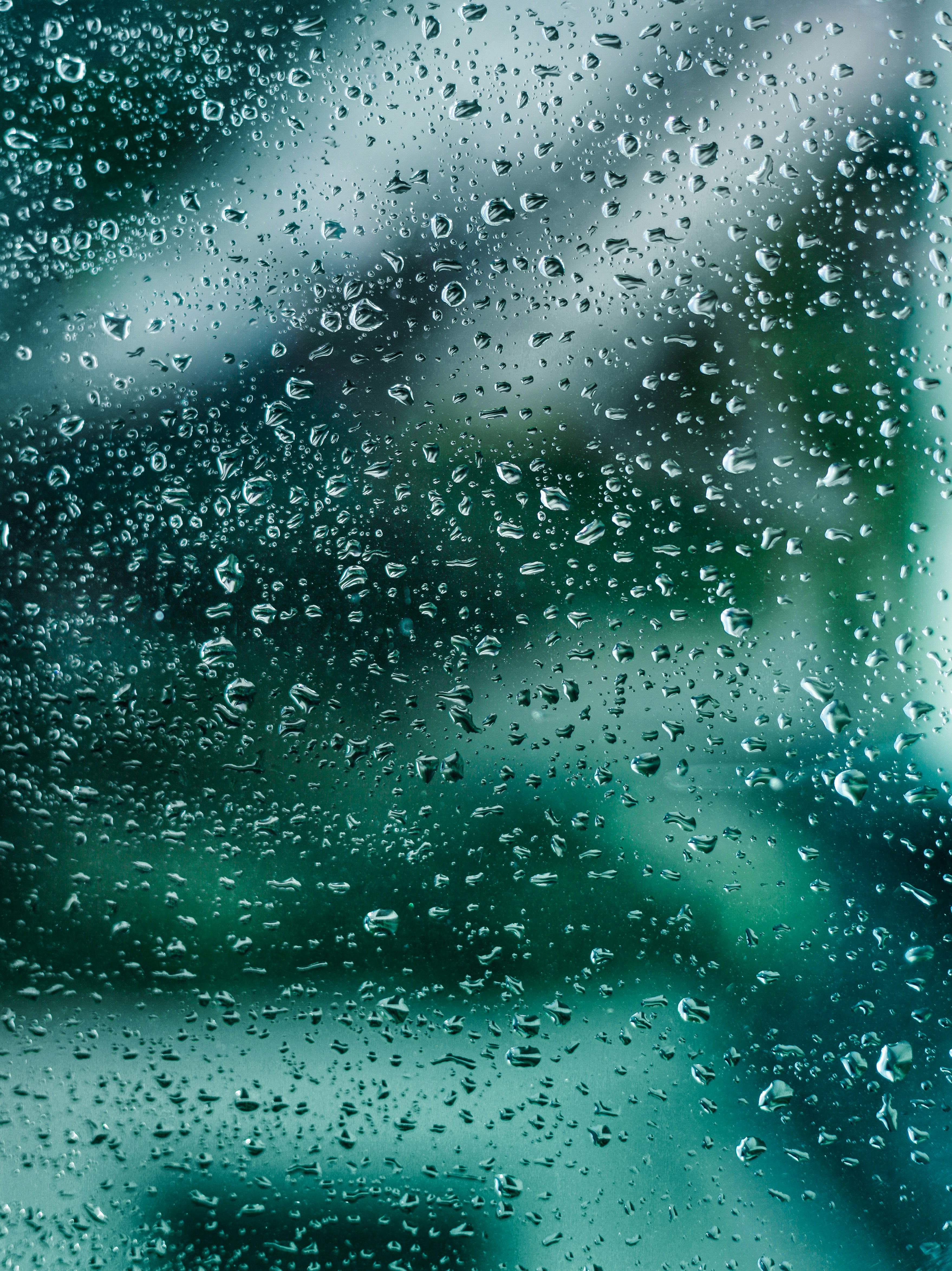 A close up of a window with rain drops photo – Free Drips Image on Unsplash
