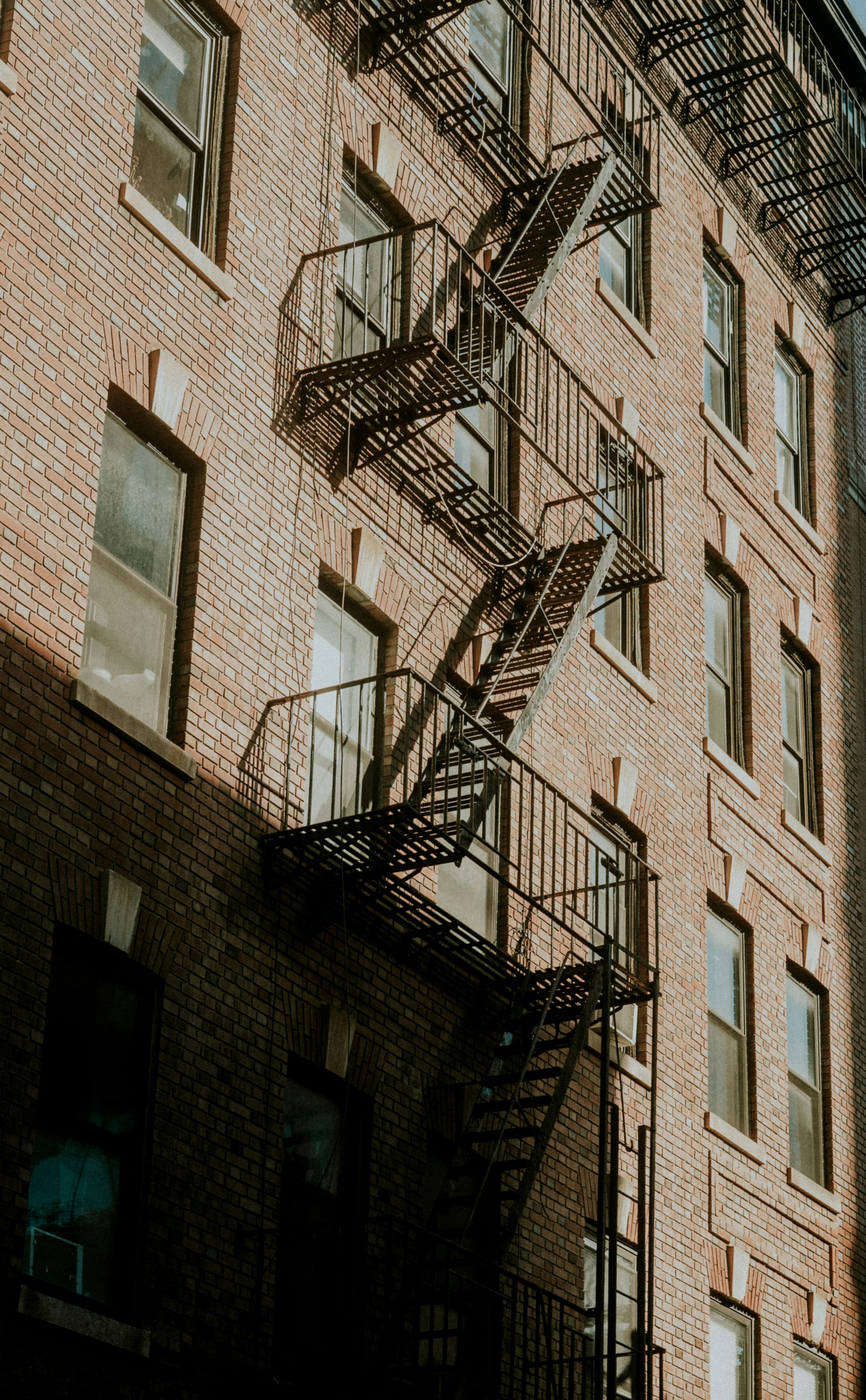 IG@hin3win
Twitter@hinewin | a fire escape next to a tall brick building