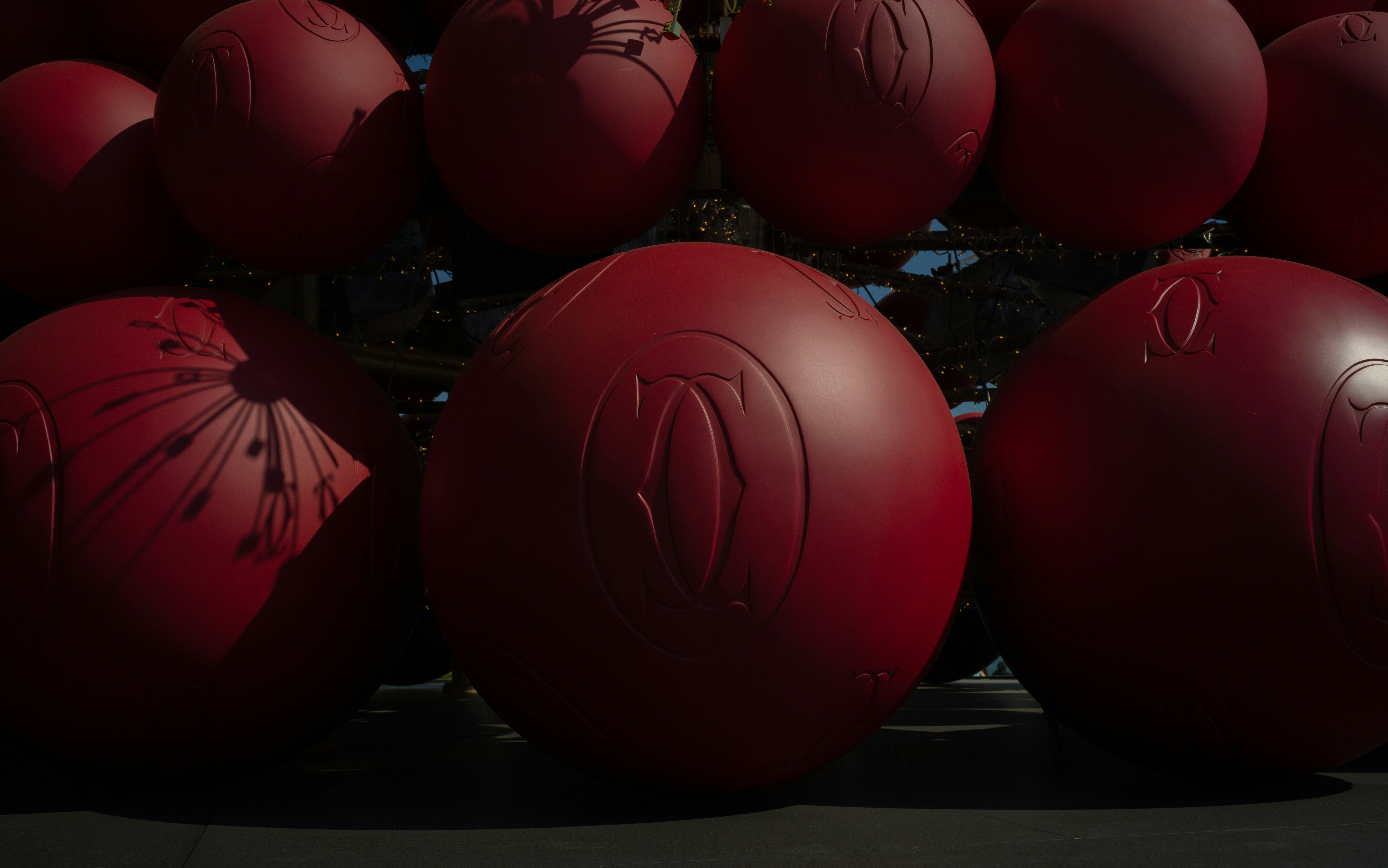 A bunch of red balls sitting next to each other photo – Free Hasselblad ...