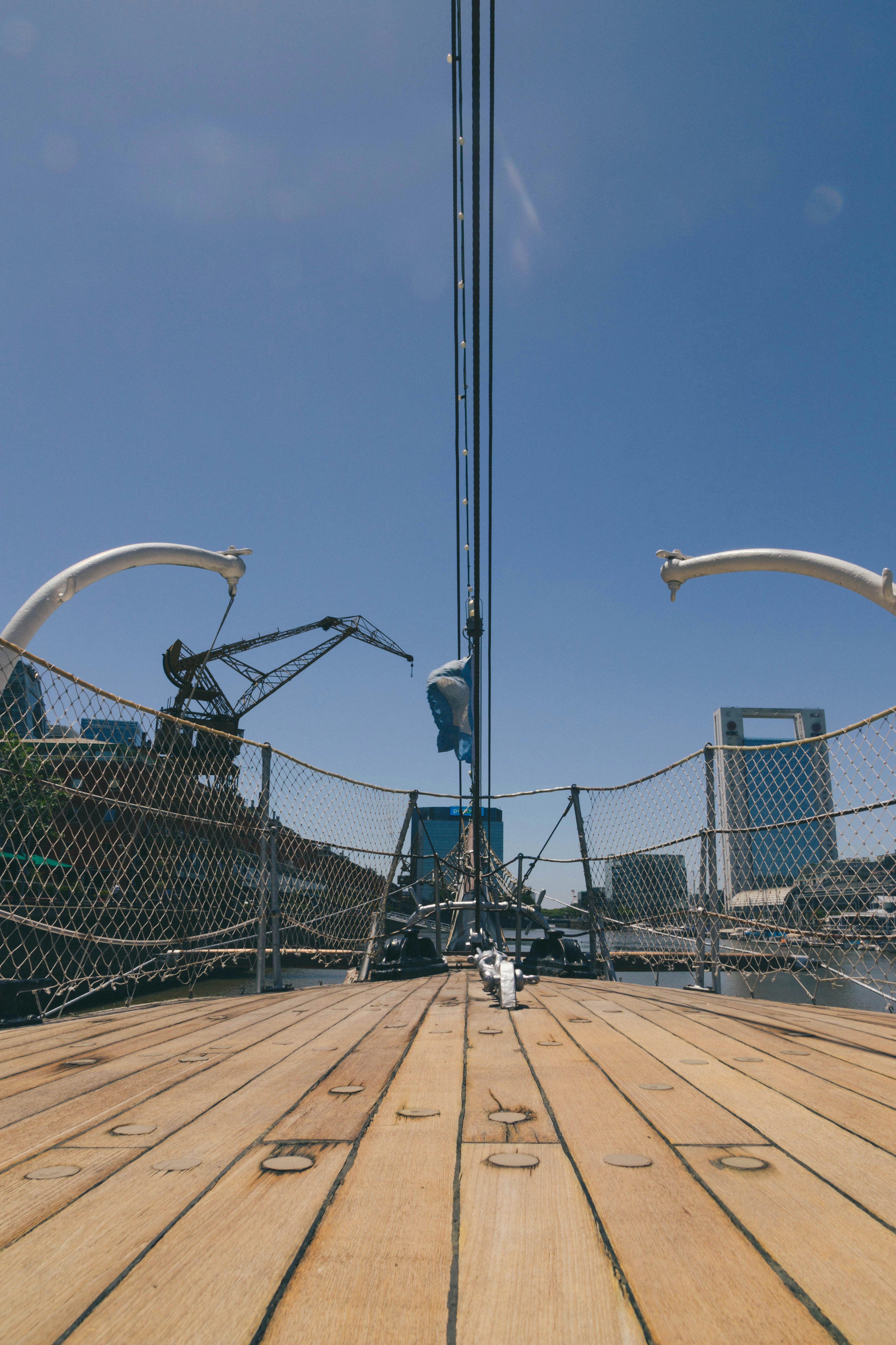 A view of a wooden deck from the top of a boat photo – Free Buenos ...