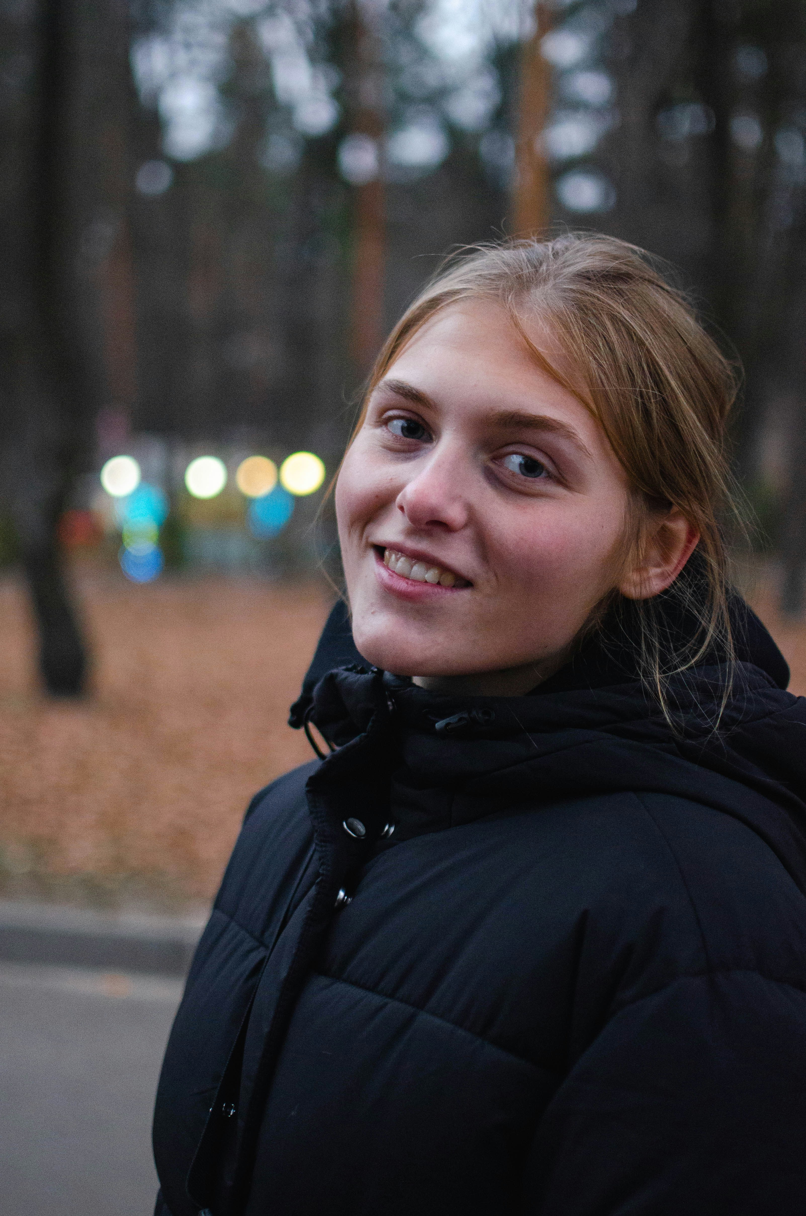 Soft-Glow Portrait in an Autumn Park