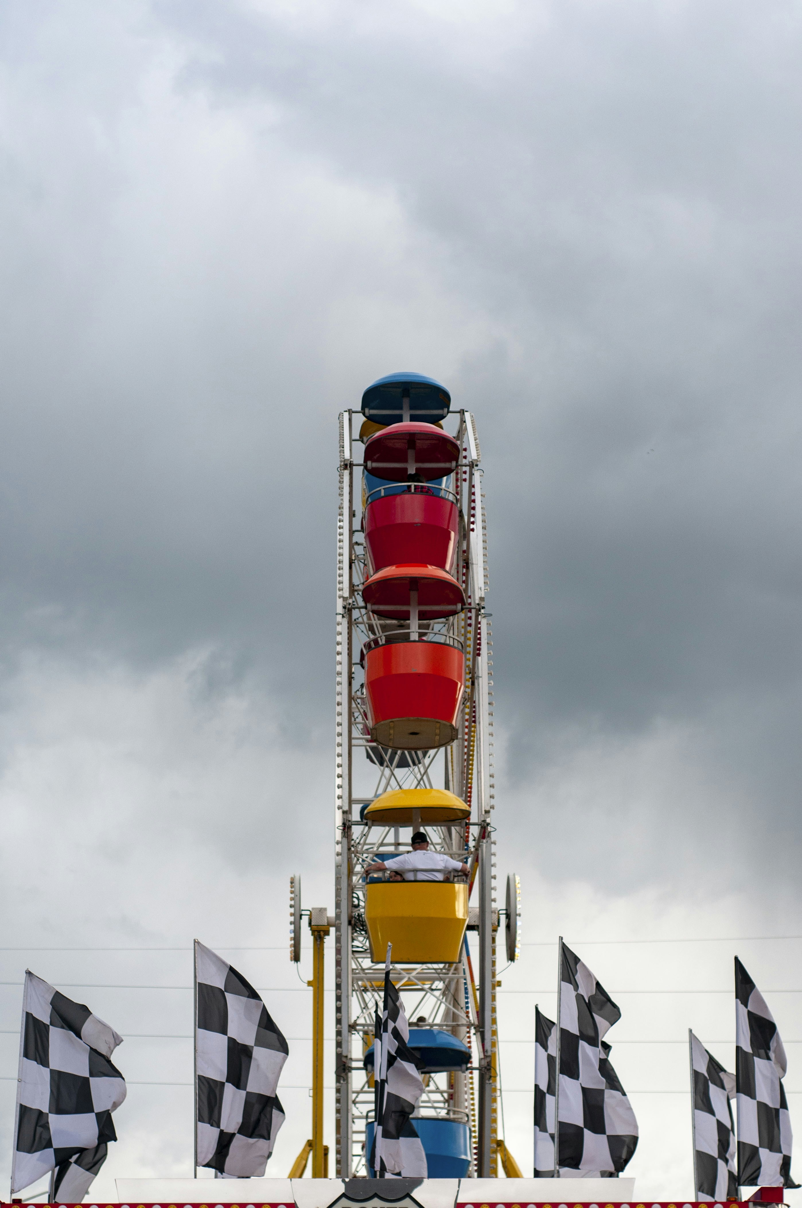 A ferris wheel with a checkered flag on it photo – Free Ferris wheel ...