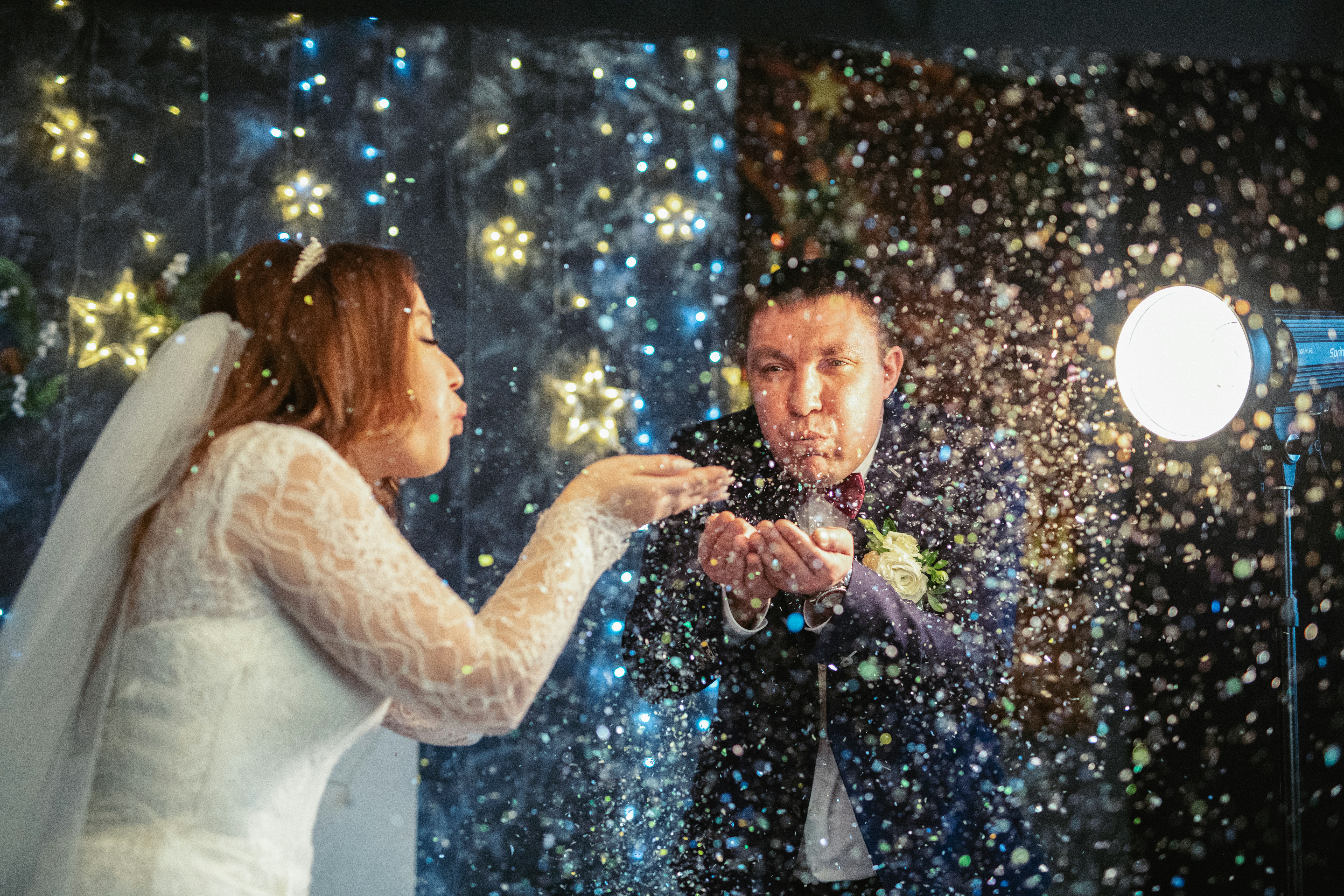 A bride and groom standing in front of a mirror photo – Free Interiors ...