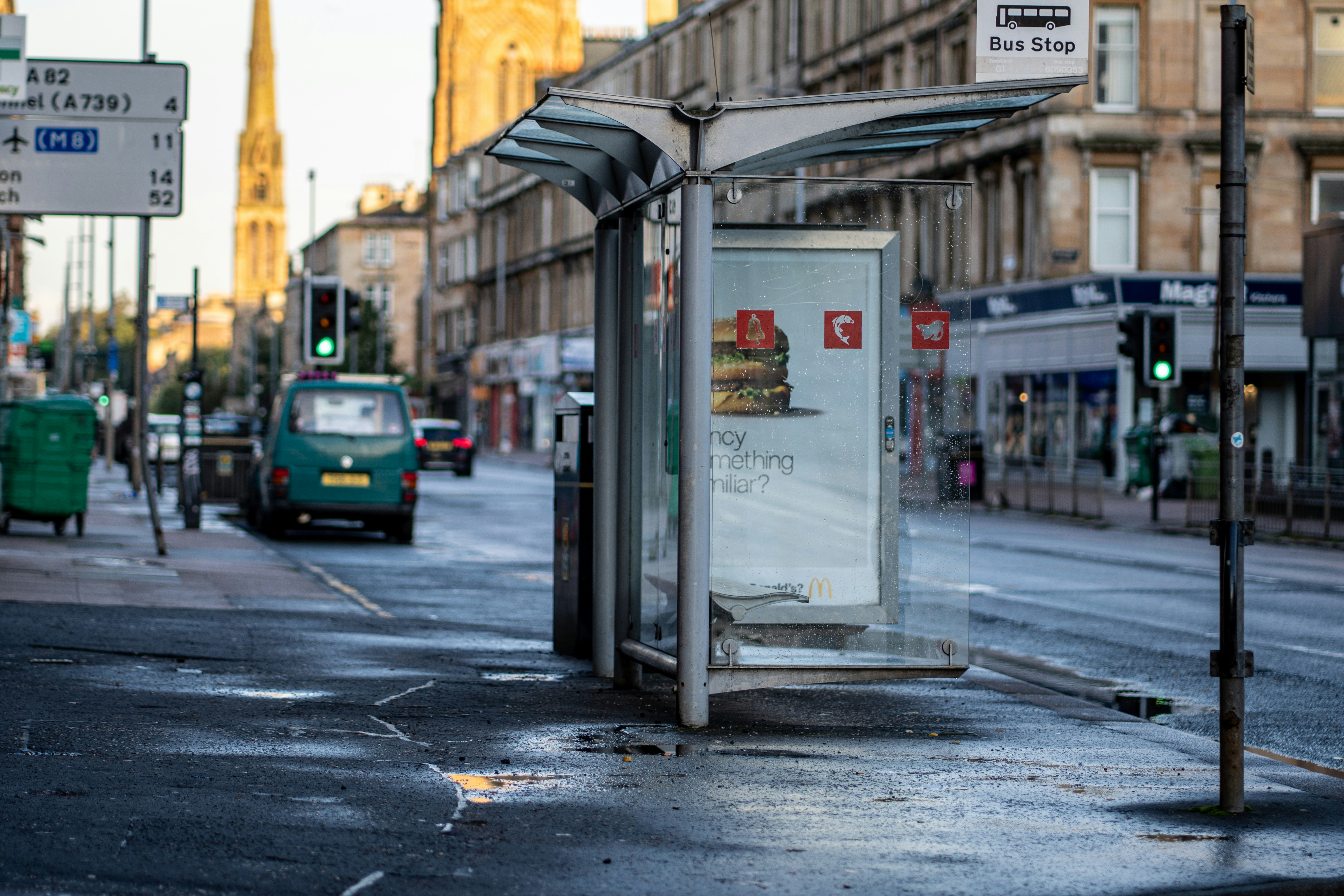 A bus stop sitting on the side of a street photo – Free Bus stop Image ...