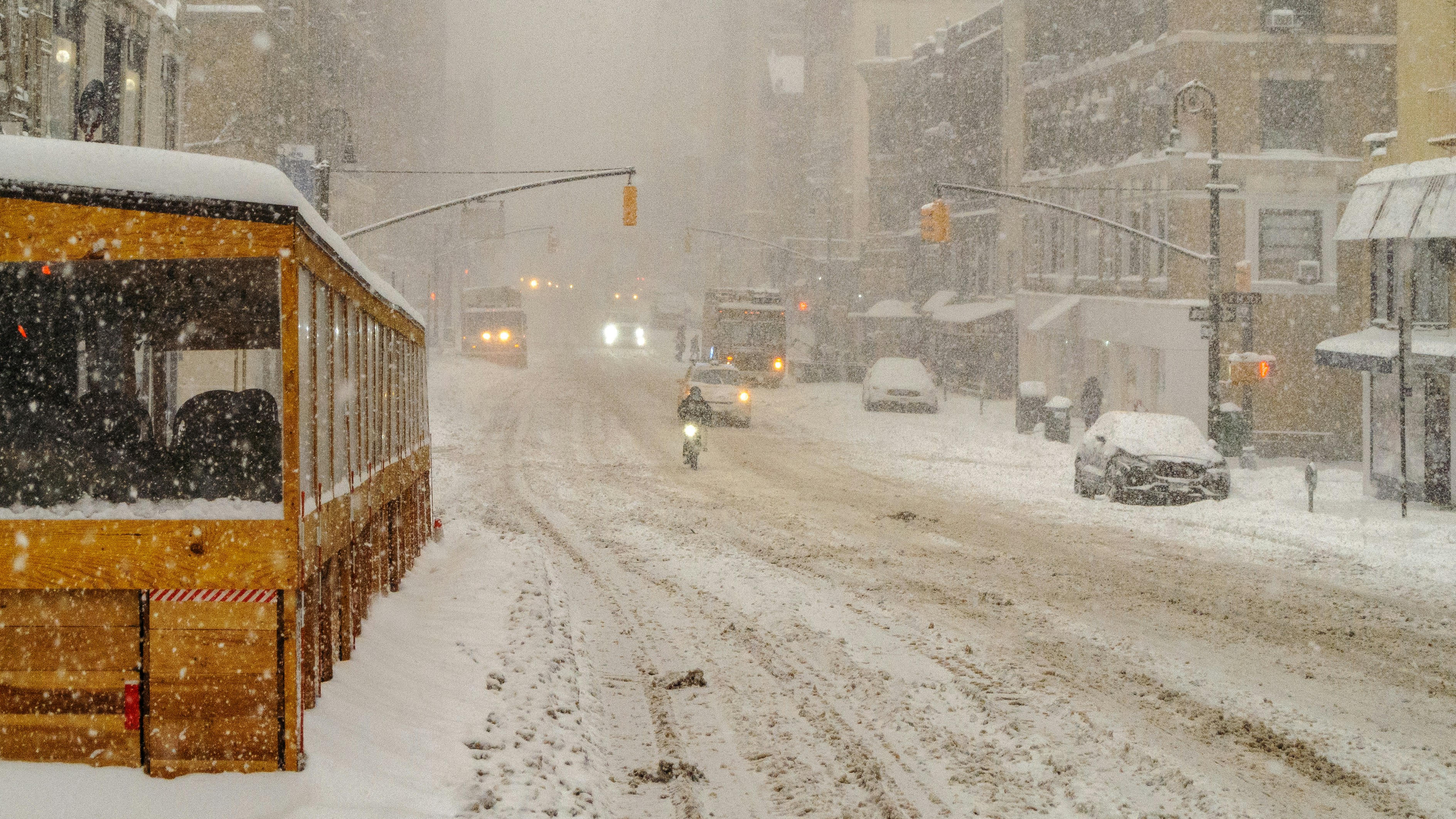 A street filled with lots of snow next to a traffic light photo – Free ...