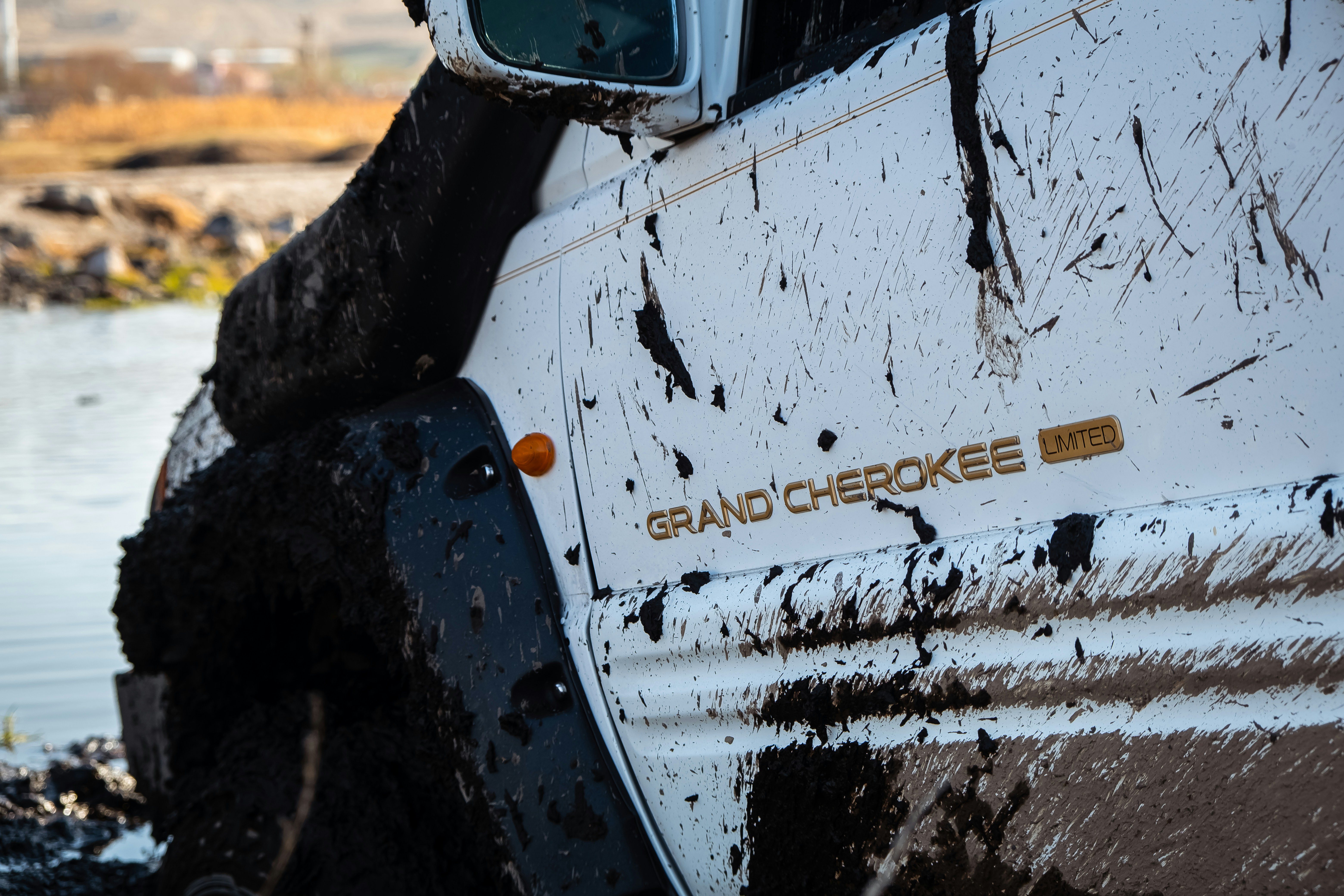 Mud-Splattered Grand Cherokee: A Close-Up of the Ride's Weathered Identity