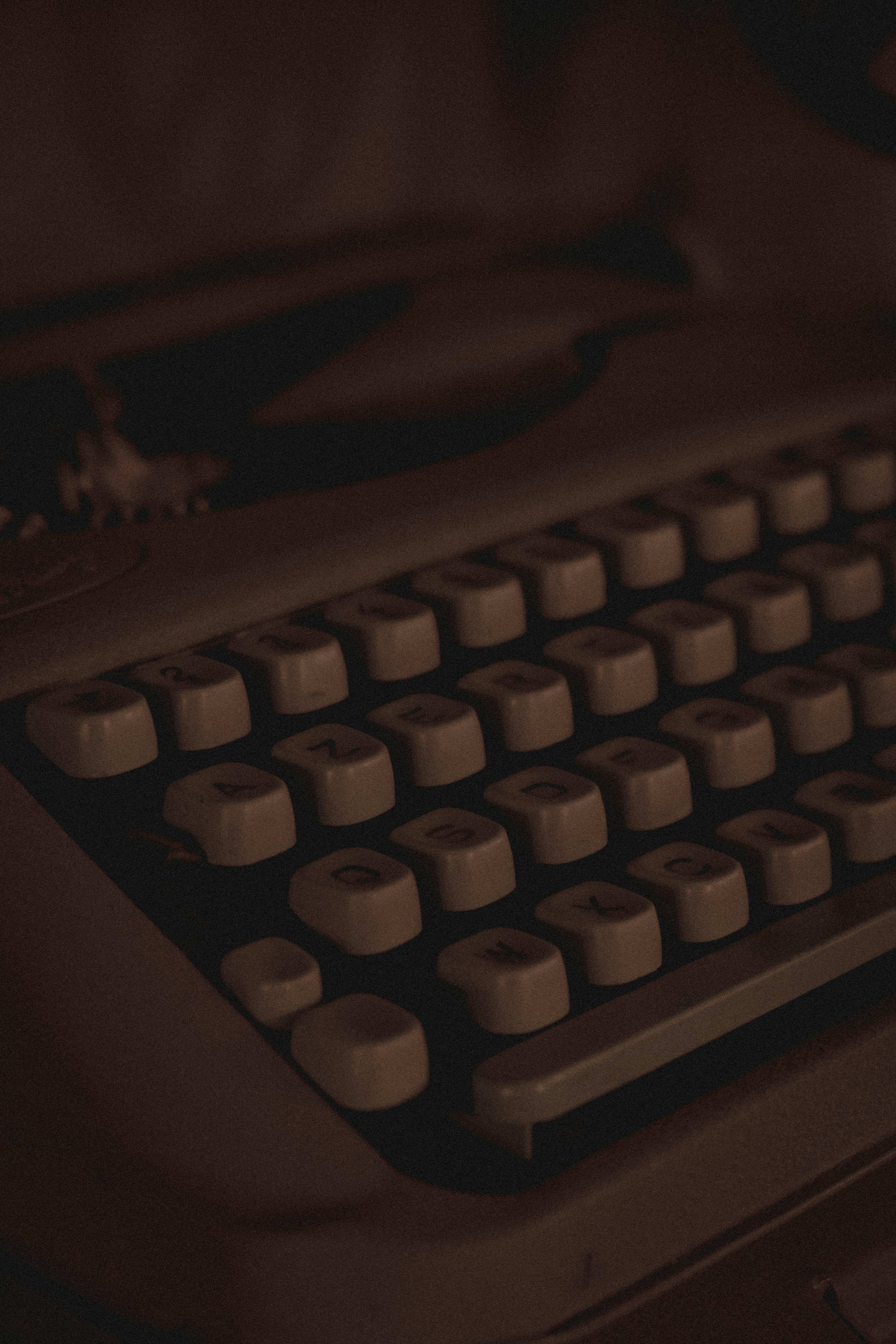 Amber Keys: A Quiet Portrait of a Vintage Typewriter