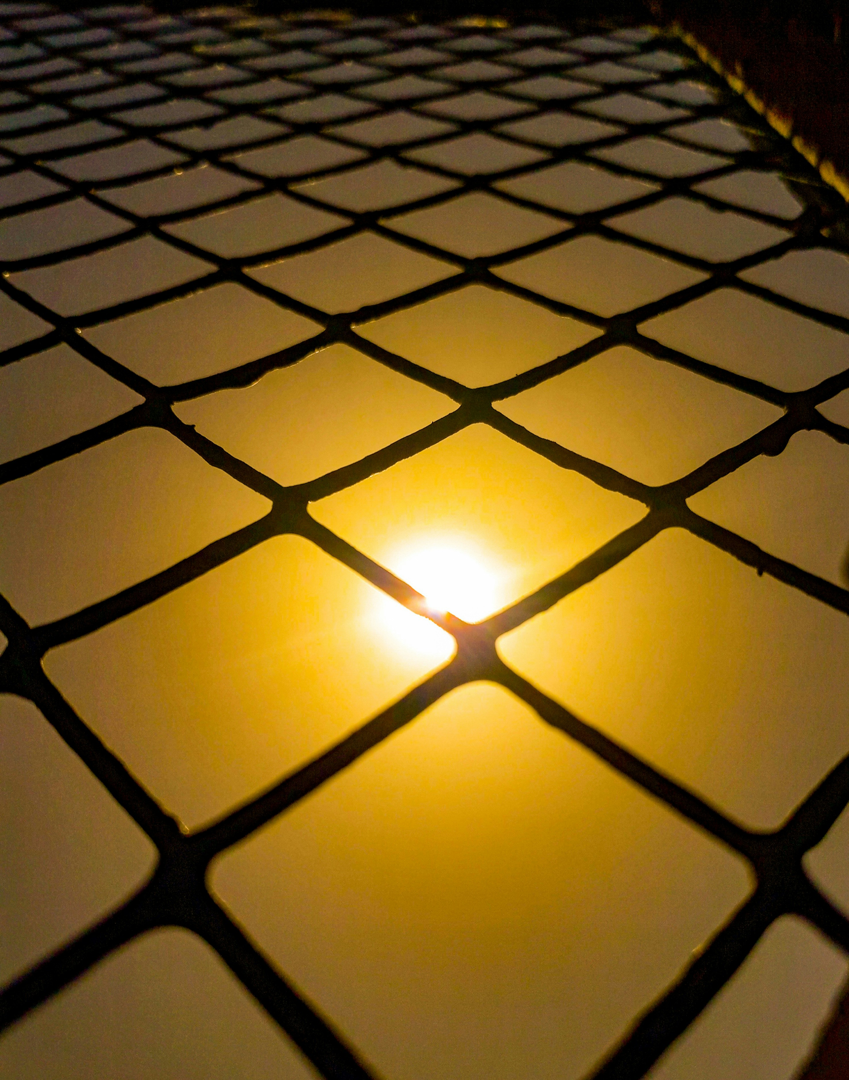 A close up of a light on a tiled floor photo – Free Rug Image on Unsplash