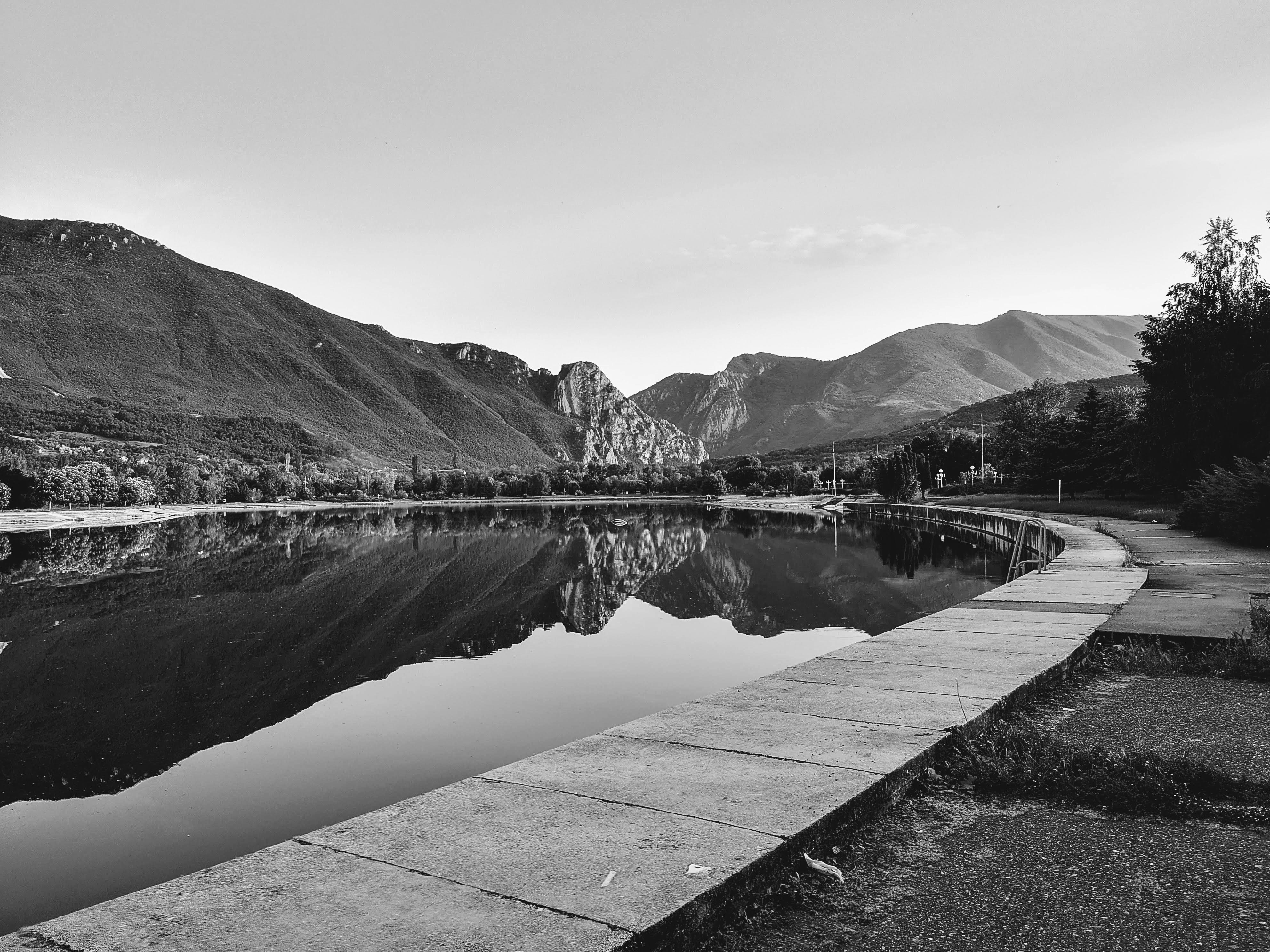 Serene Lakeside Promenade Reflecting Mountain Silhouettes
