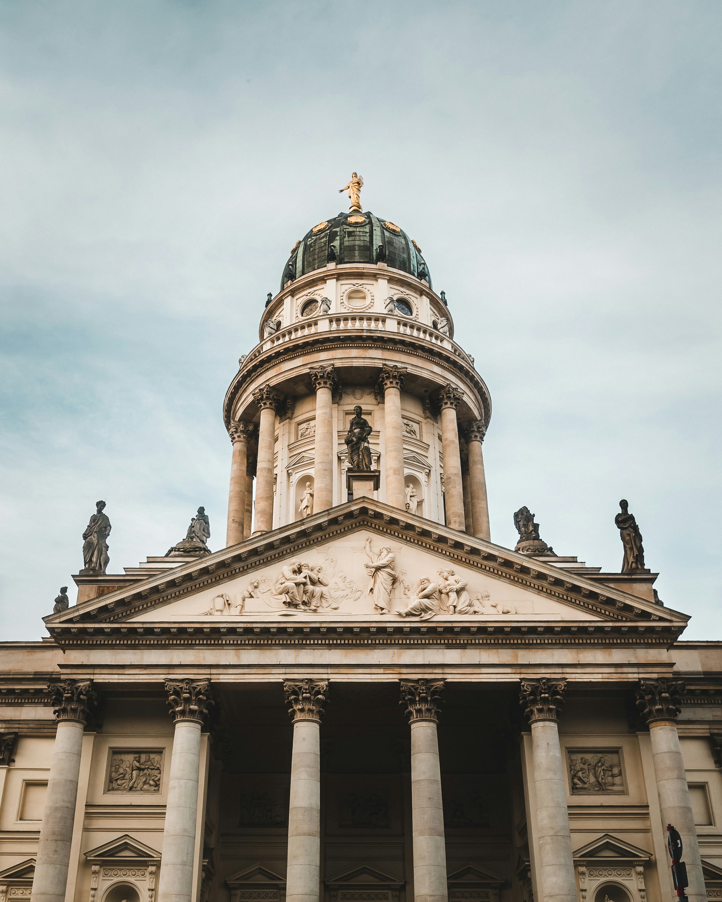 A large building with columns and a dome on top photo – Free ...