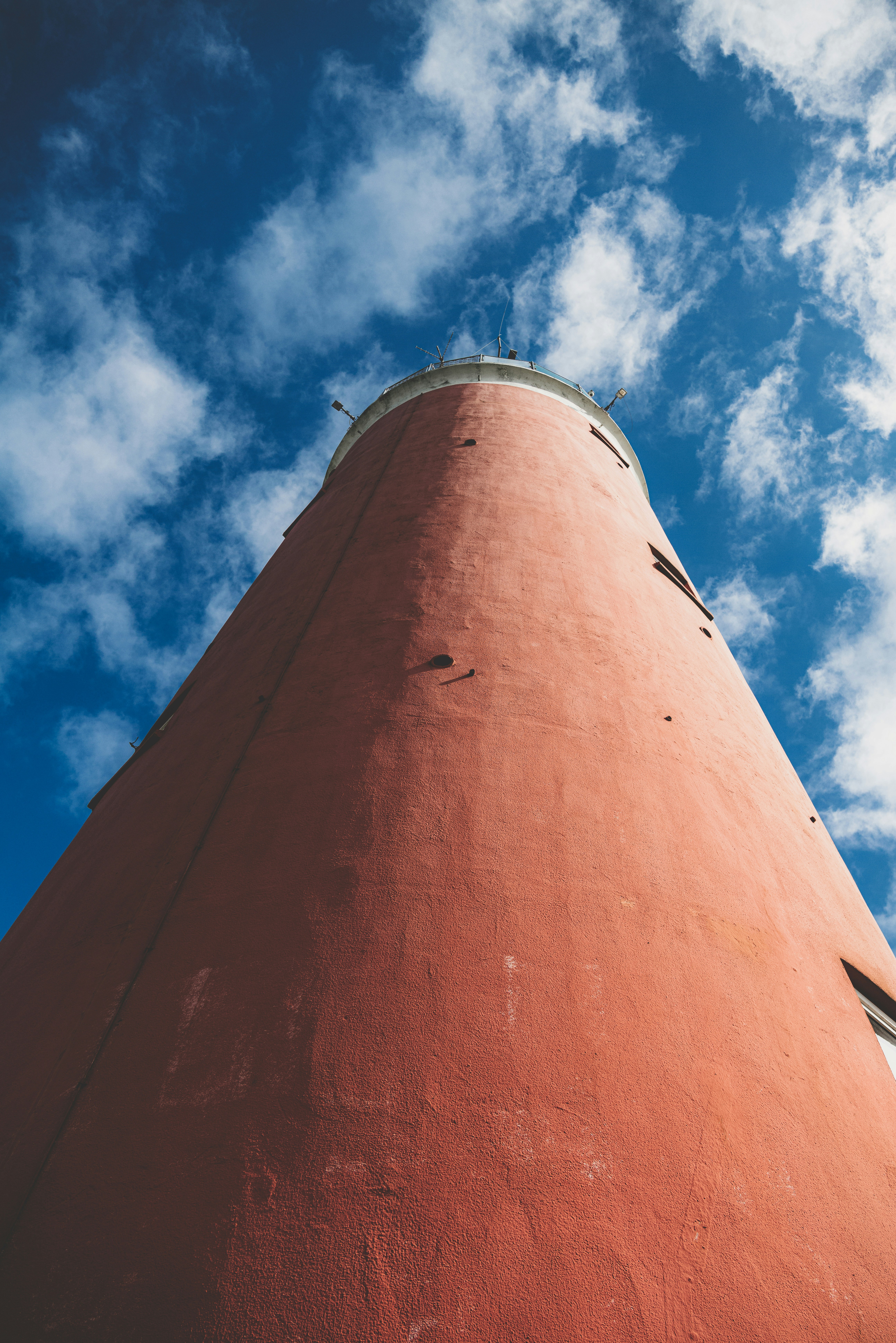 A tall red tower with a sky background photo – Free Infrastructure ...