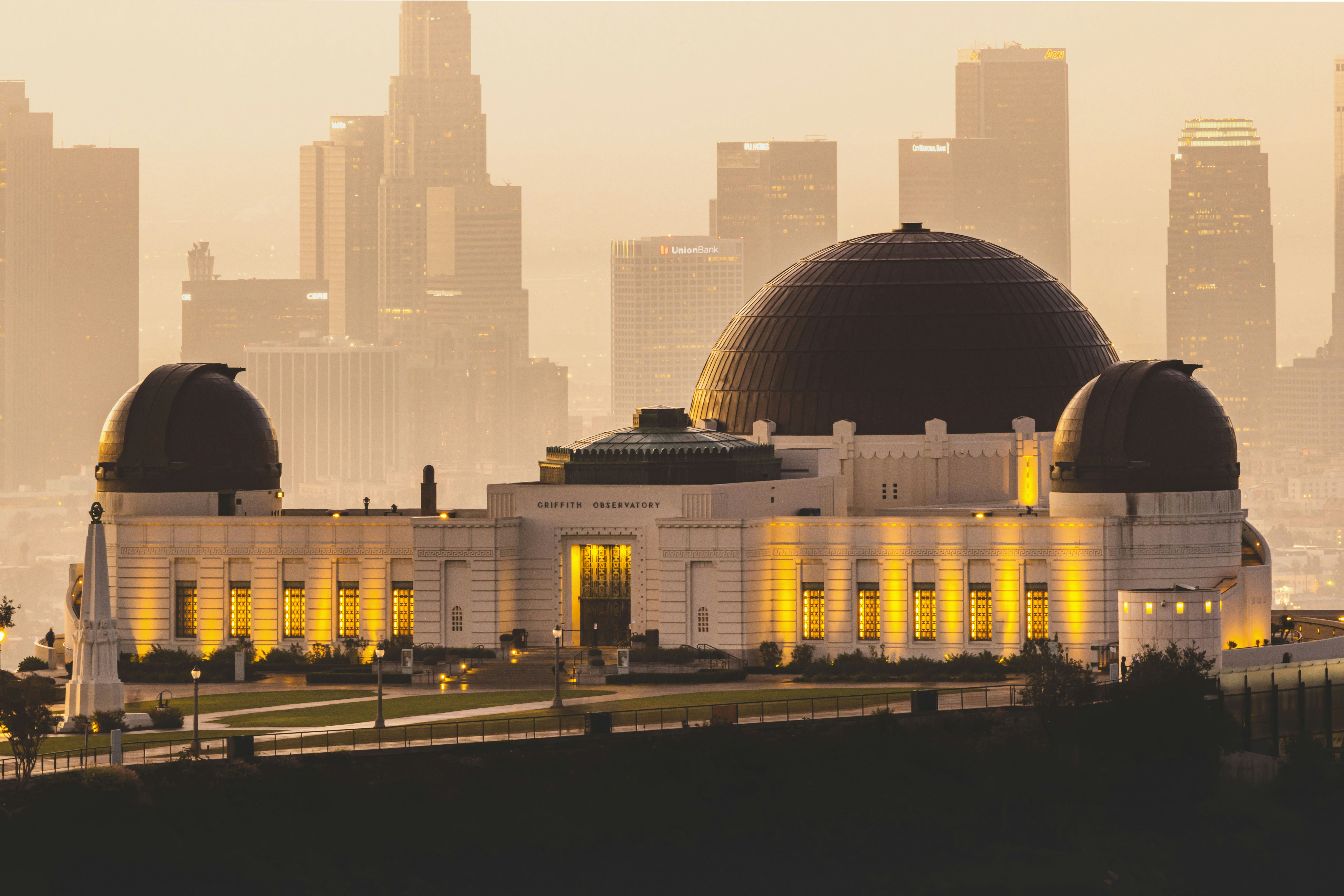 A large building with two domes on top of it photo – Free Los angels ...