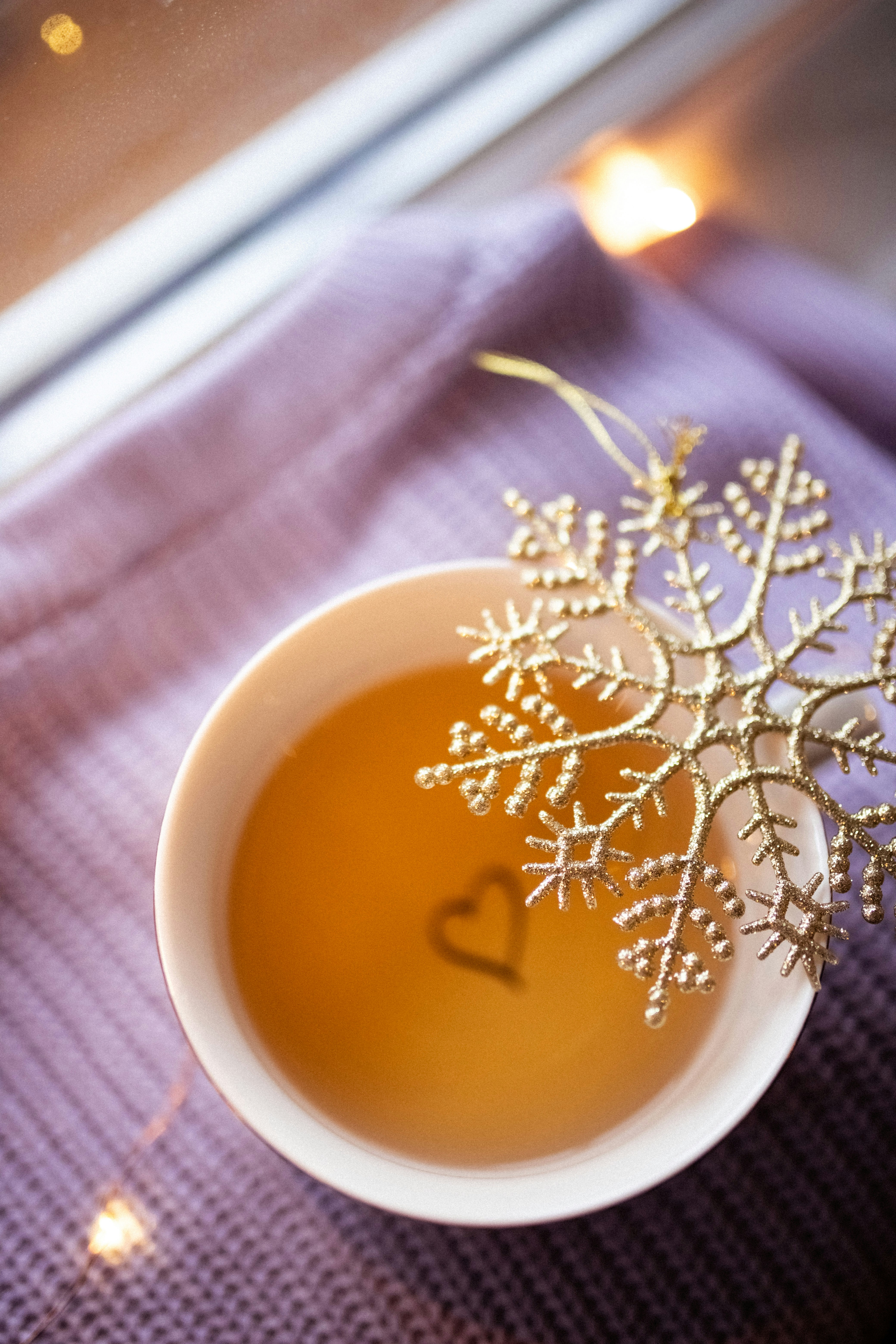 A cup of tea with a snowflake decoration in it photo – Free Kyiv Image ...