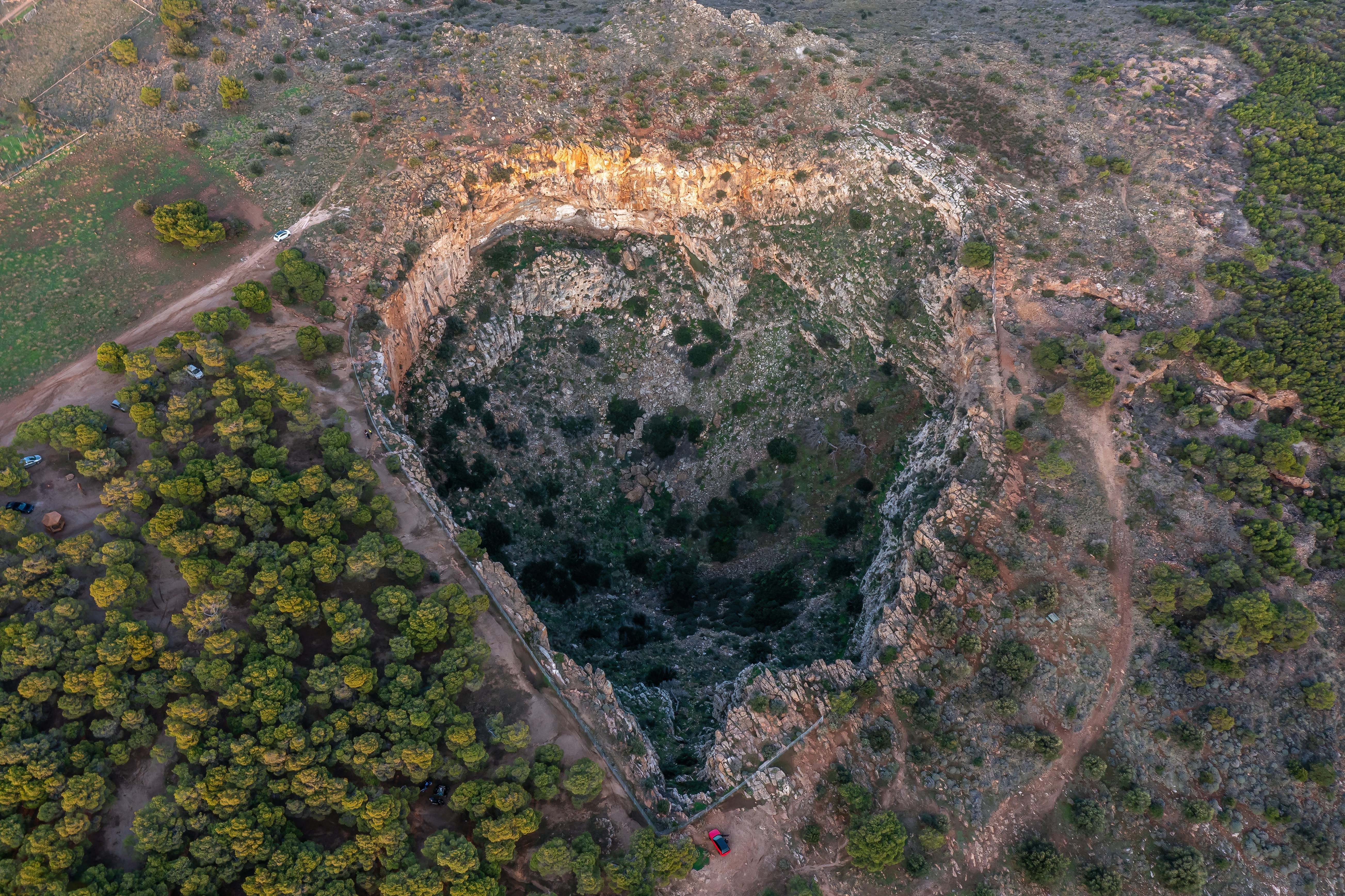 An aerial view of a large hole in the ground photo – Free Phenomenon ...