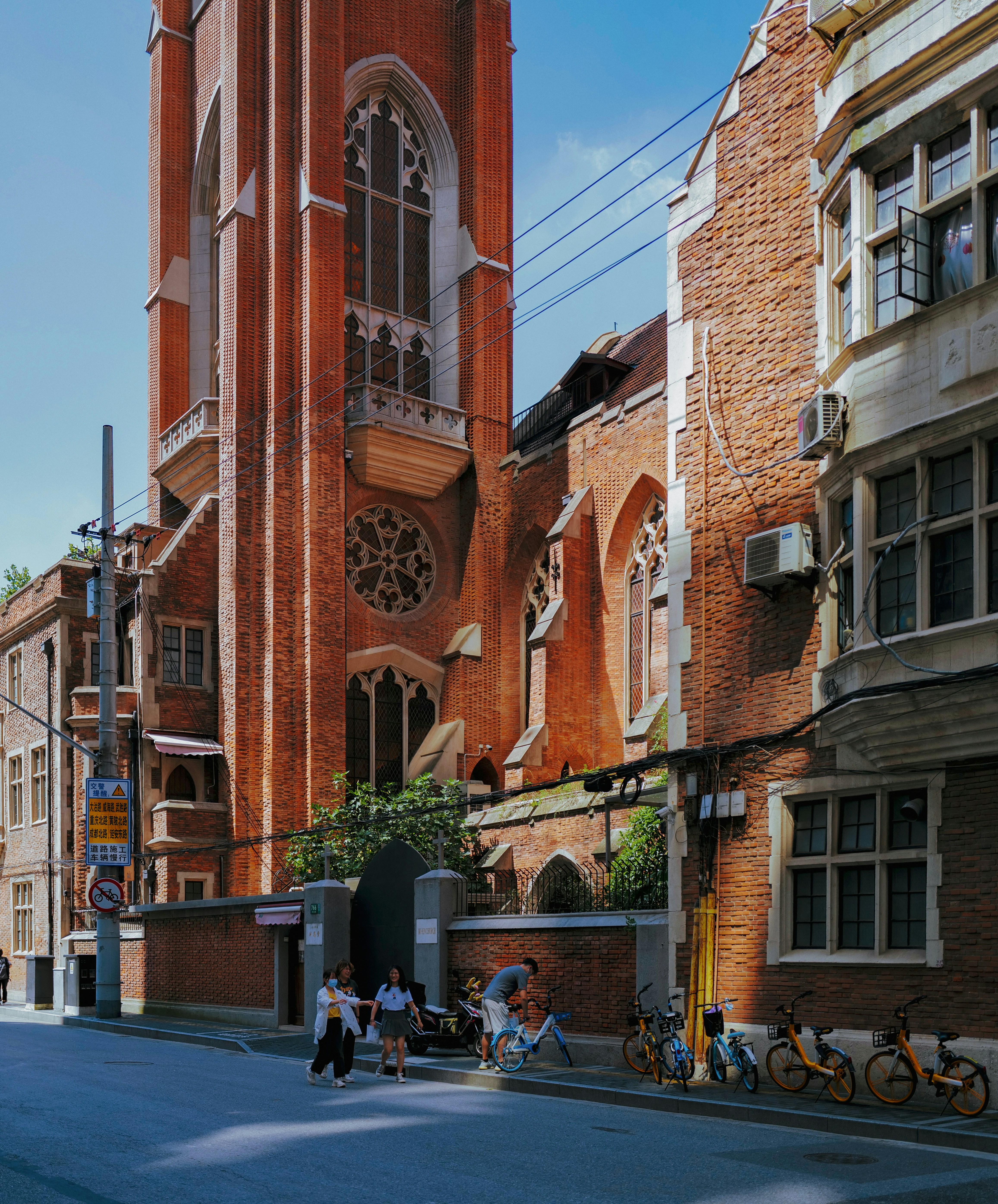 The very classical building is on Hankou Road