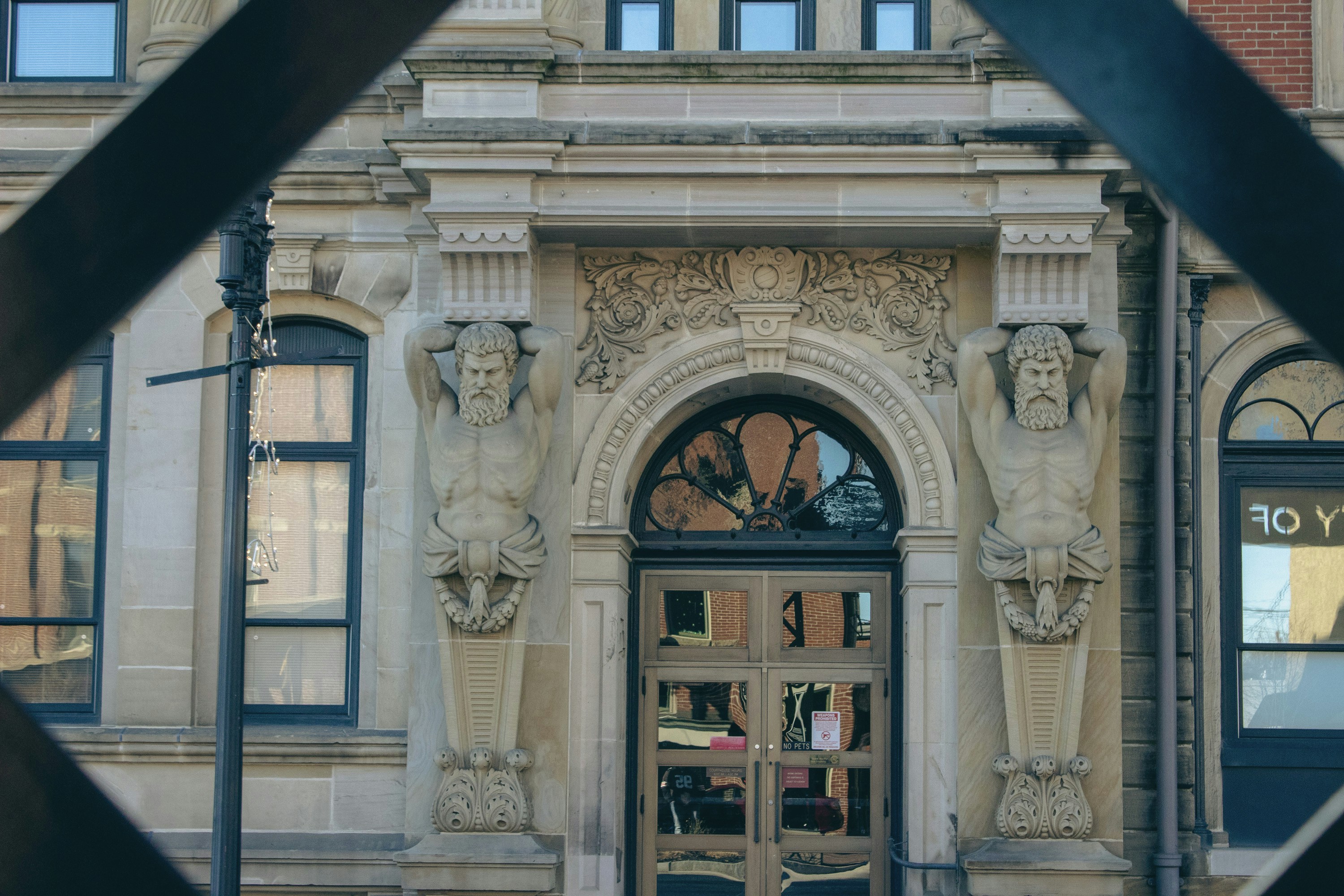 Gorgeous Front Door Welcome Statues You Need to Install to Beautify the ...