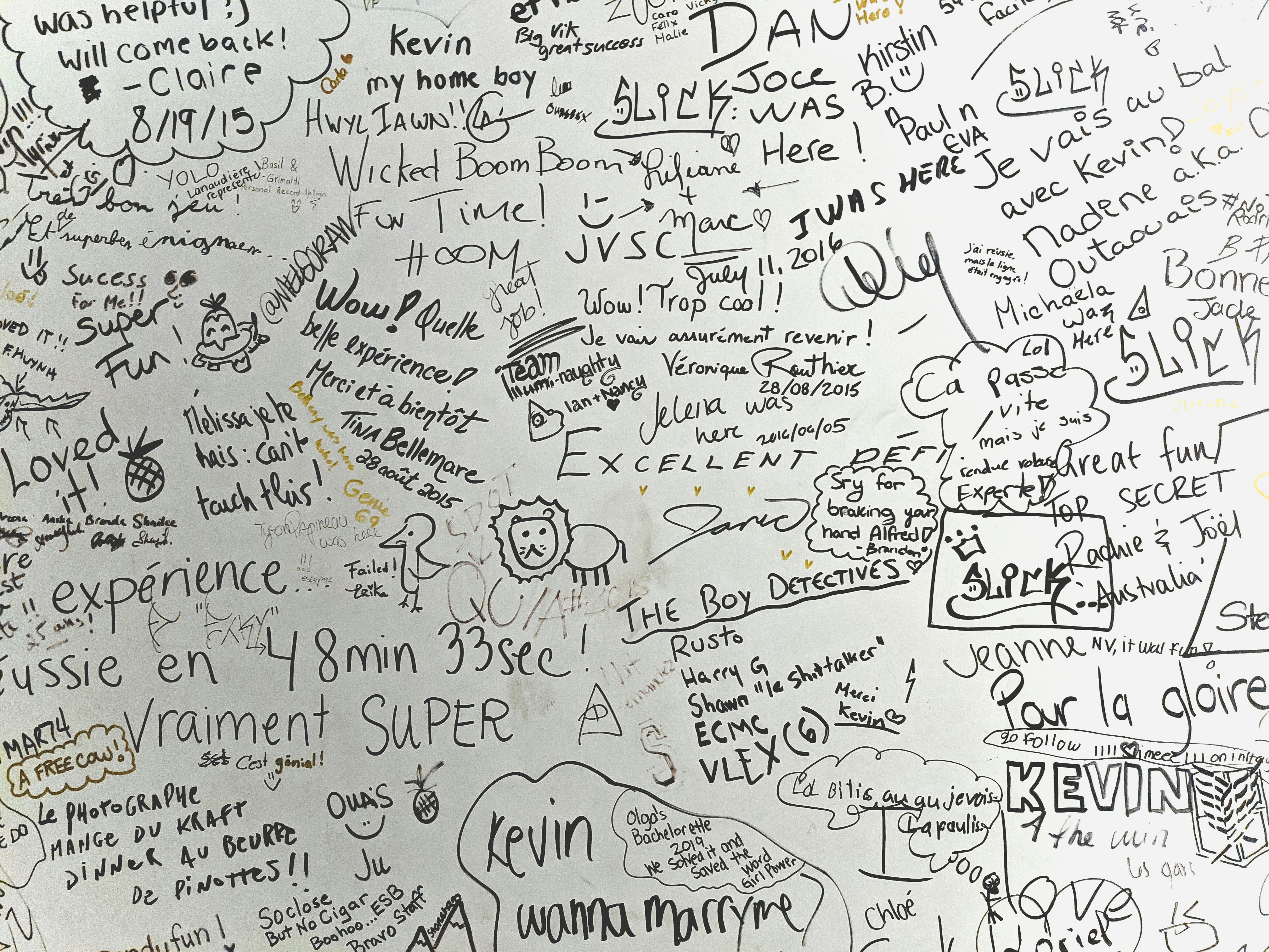 Anonymous Whiteboard Maze: A Sea of Messages
